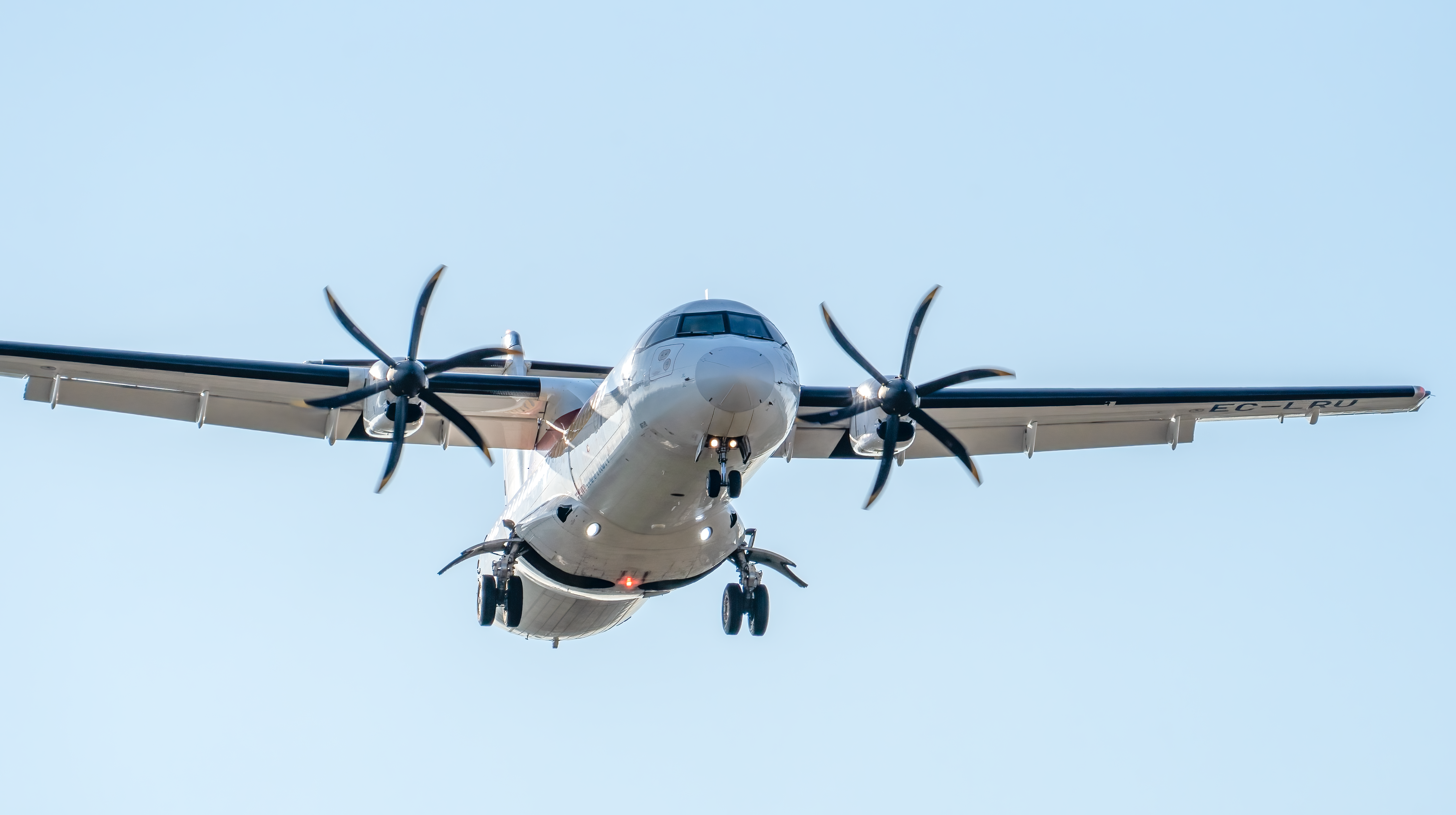 Atr Aircraft Photos, Download The BEST Free Atr Aircraft Stock Photos ...
