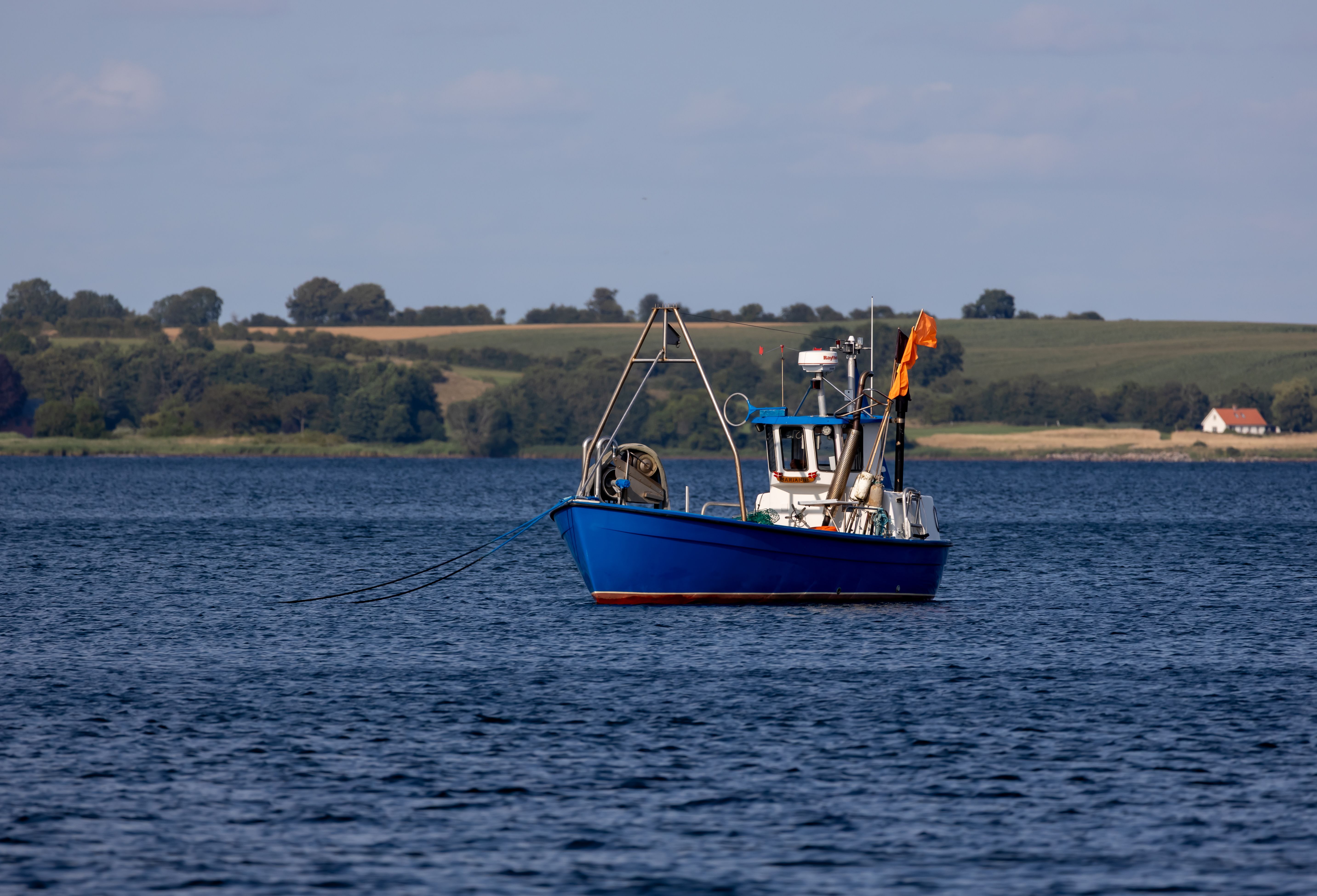 Boat Floating Near Seasore Photos, Download The BEST Free Boat Floating ...