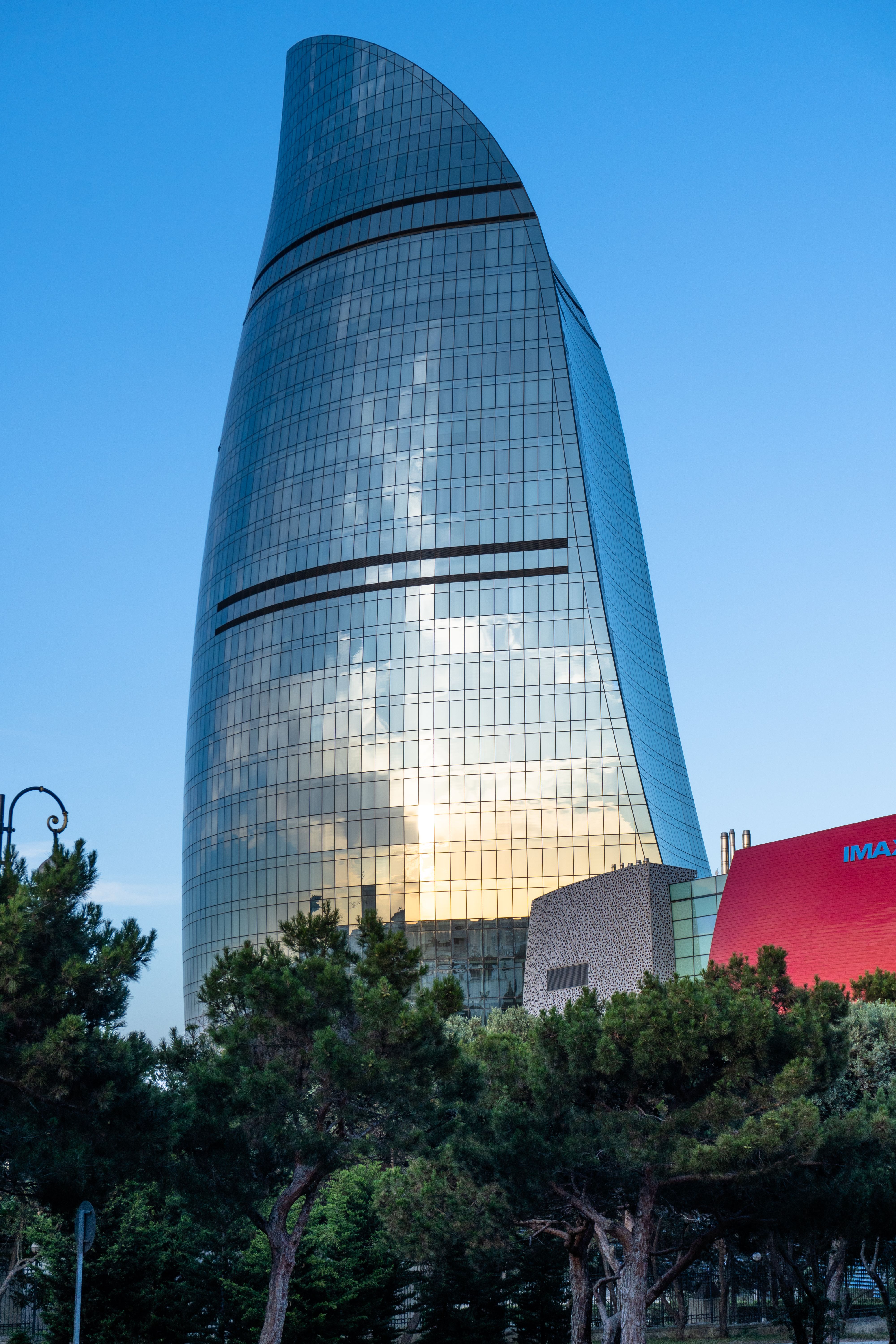 Modern Skyscraper in Baku during Daylight · Free Stock Photo