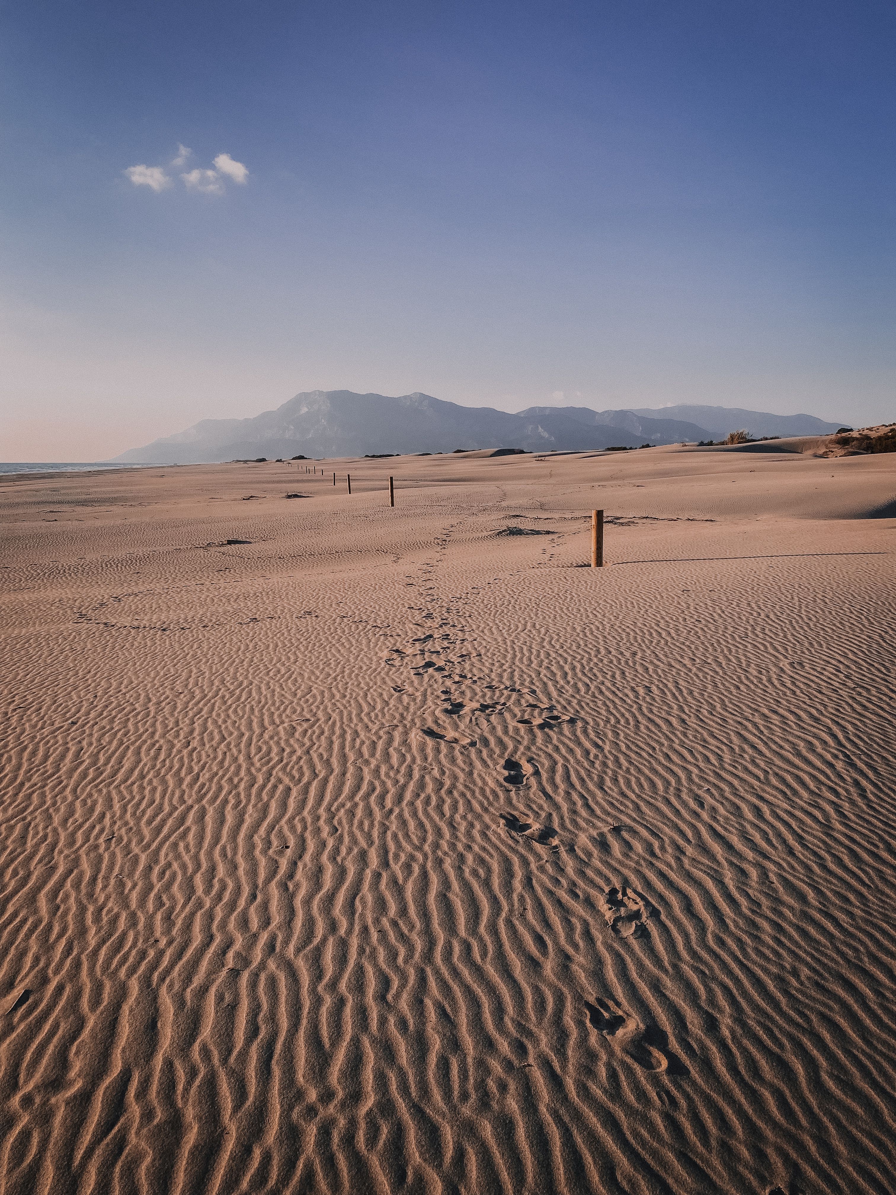 Captivating Desert Landscape in Iran's Qeshm Island · Free Stock Photo