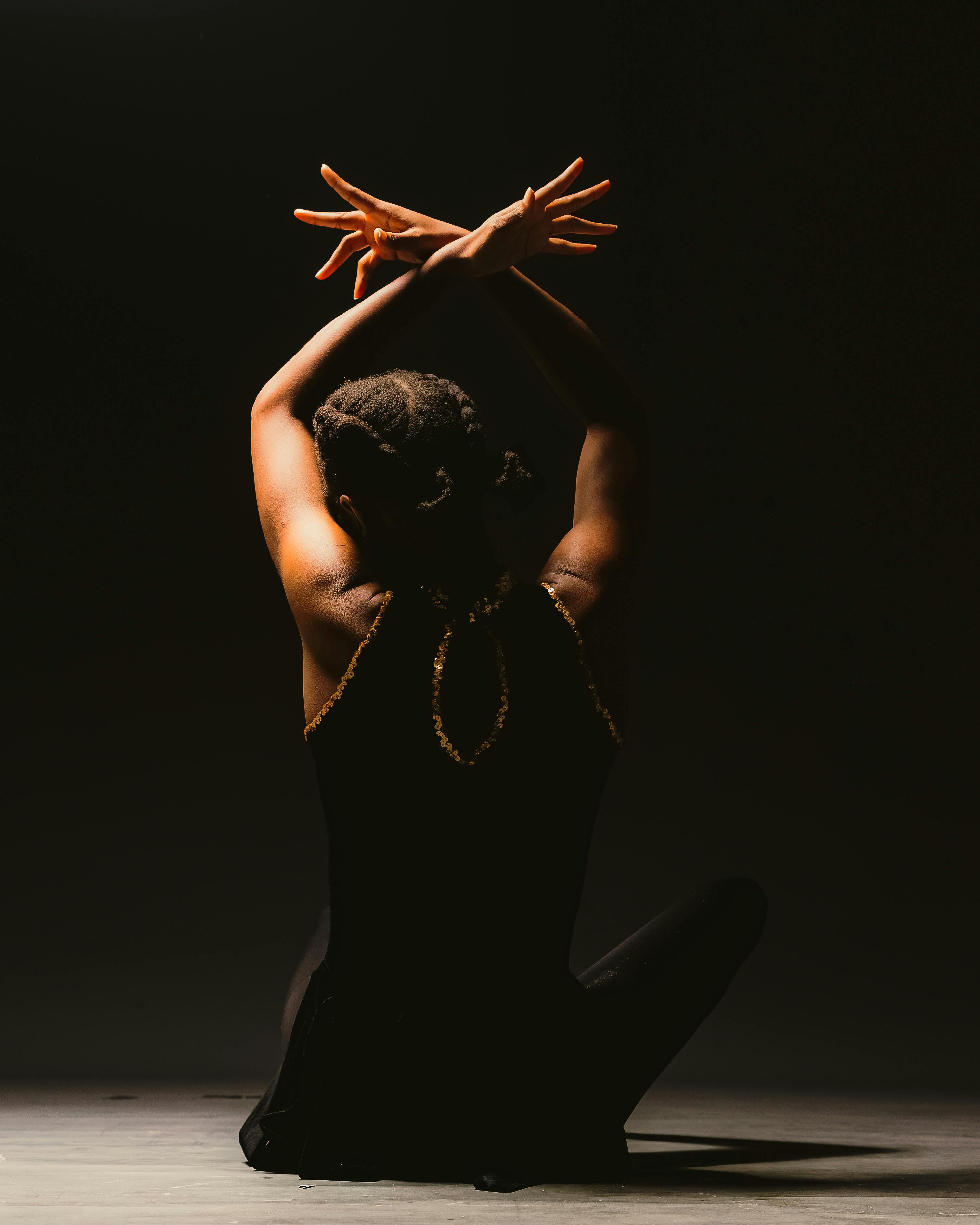 Creative Dance Pose in Dramatic Lighting · Free Stock Photo