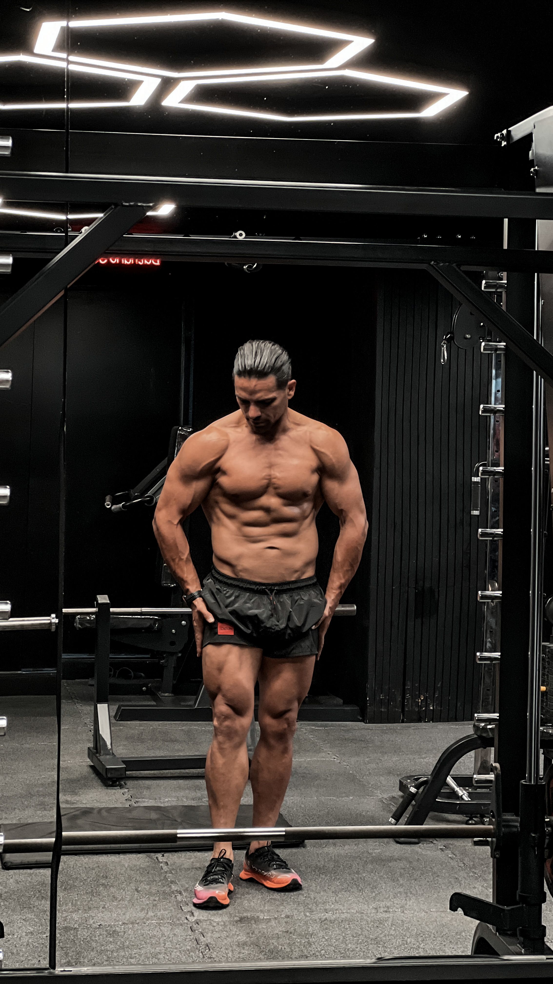 Buff Man in Gym with Modern Lighting · Free Stock Photo