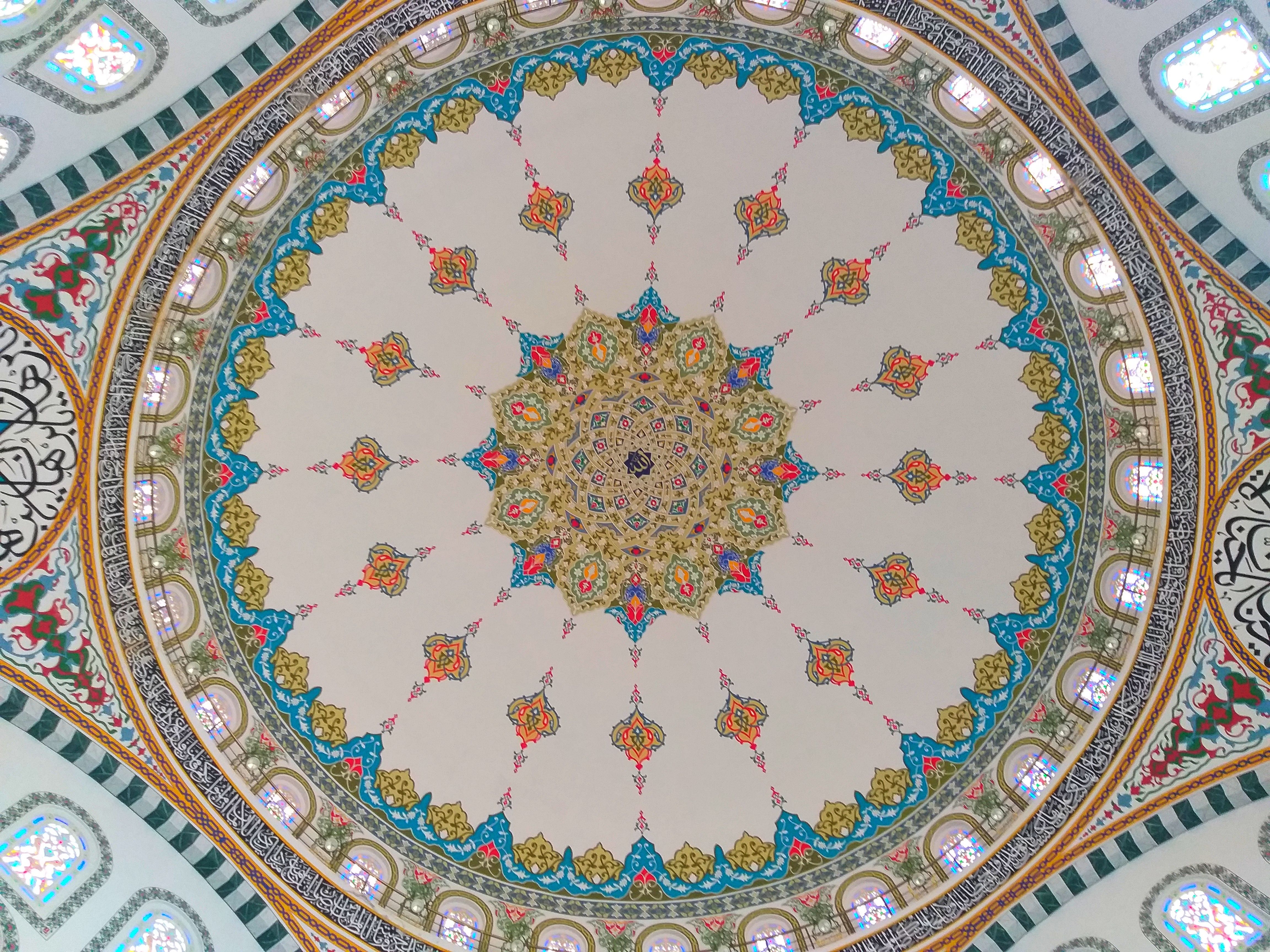 Intricate Islamic Ceiling Art with Detailed Patterns · Free Stock Photo