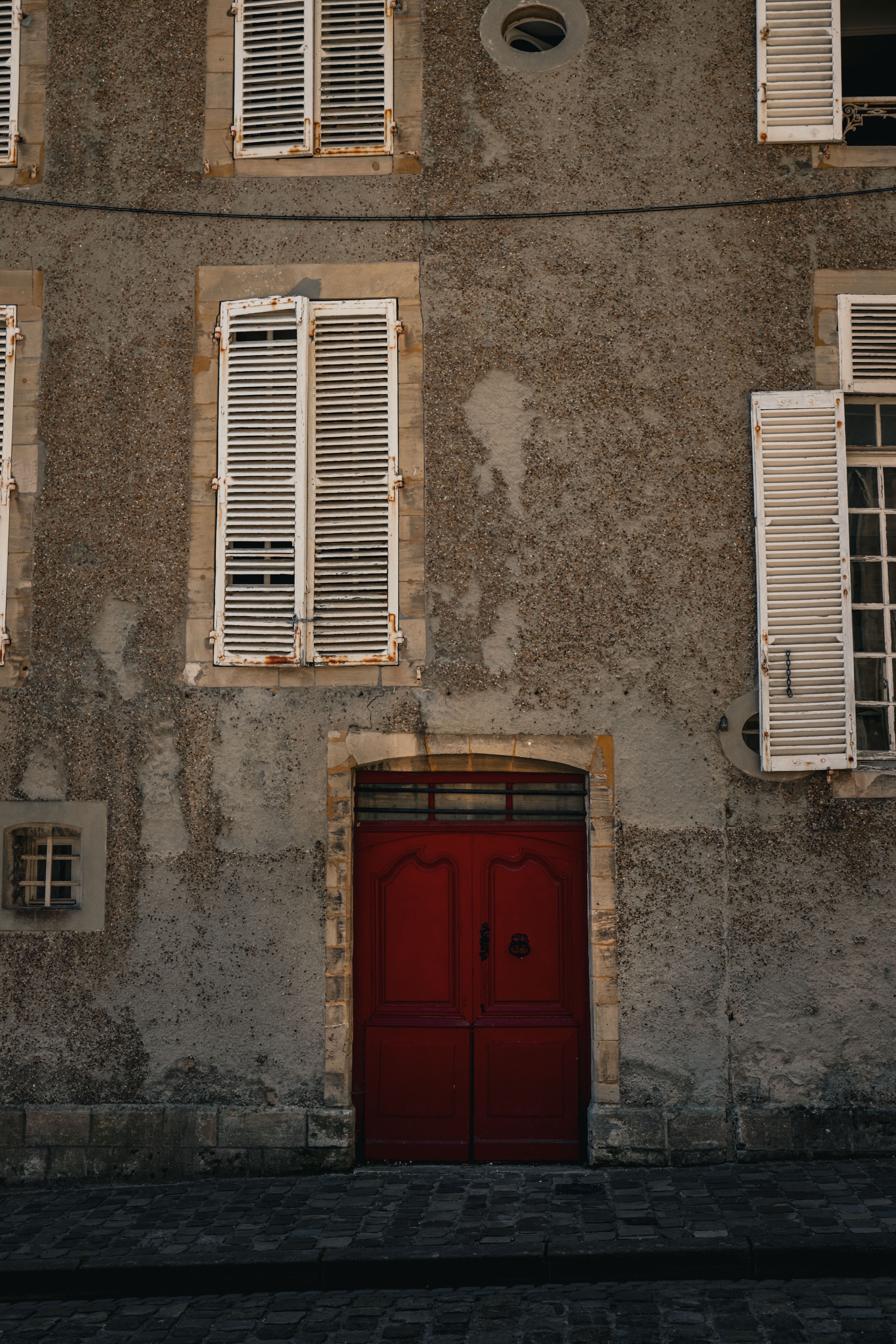 Charming Red Door in Bayeux, Normandy · Free Stock Photo