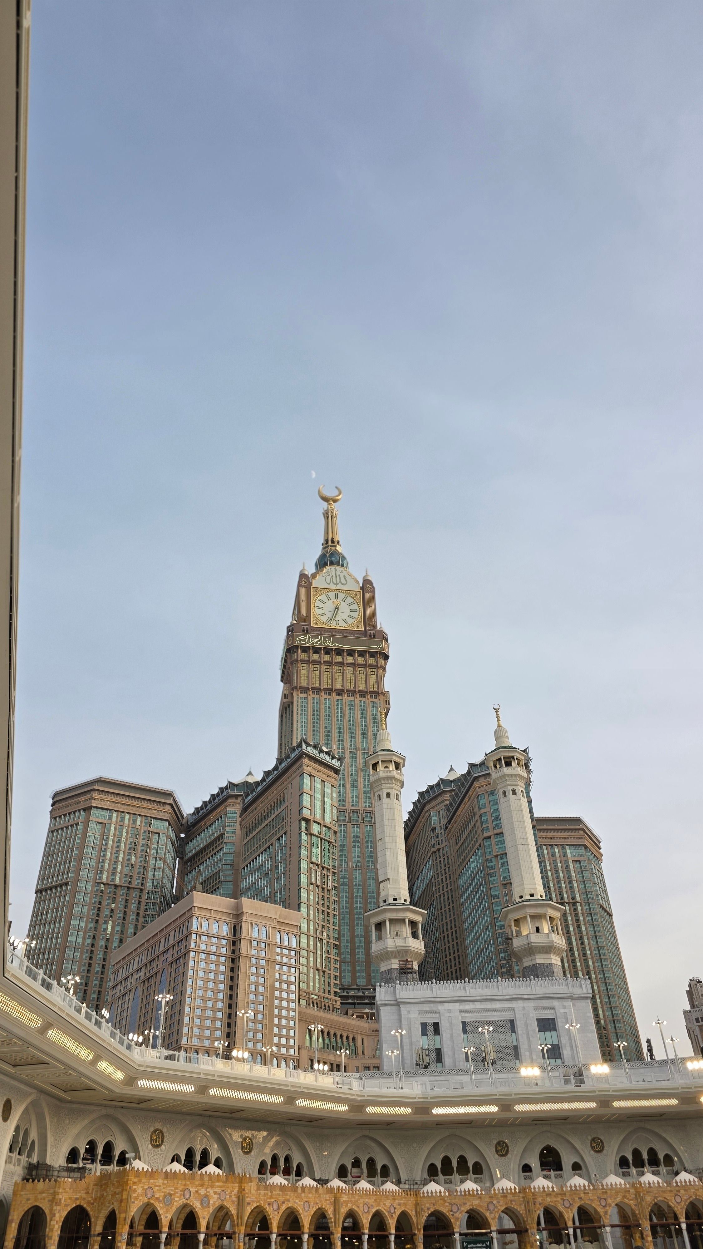 Iconic Clock Tower of Abraj Al Bait in Makkah · Free Stock Photo