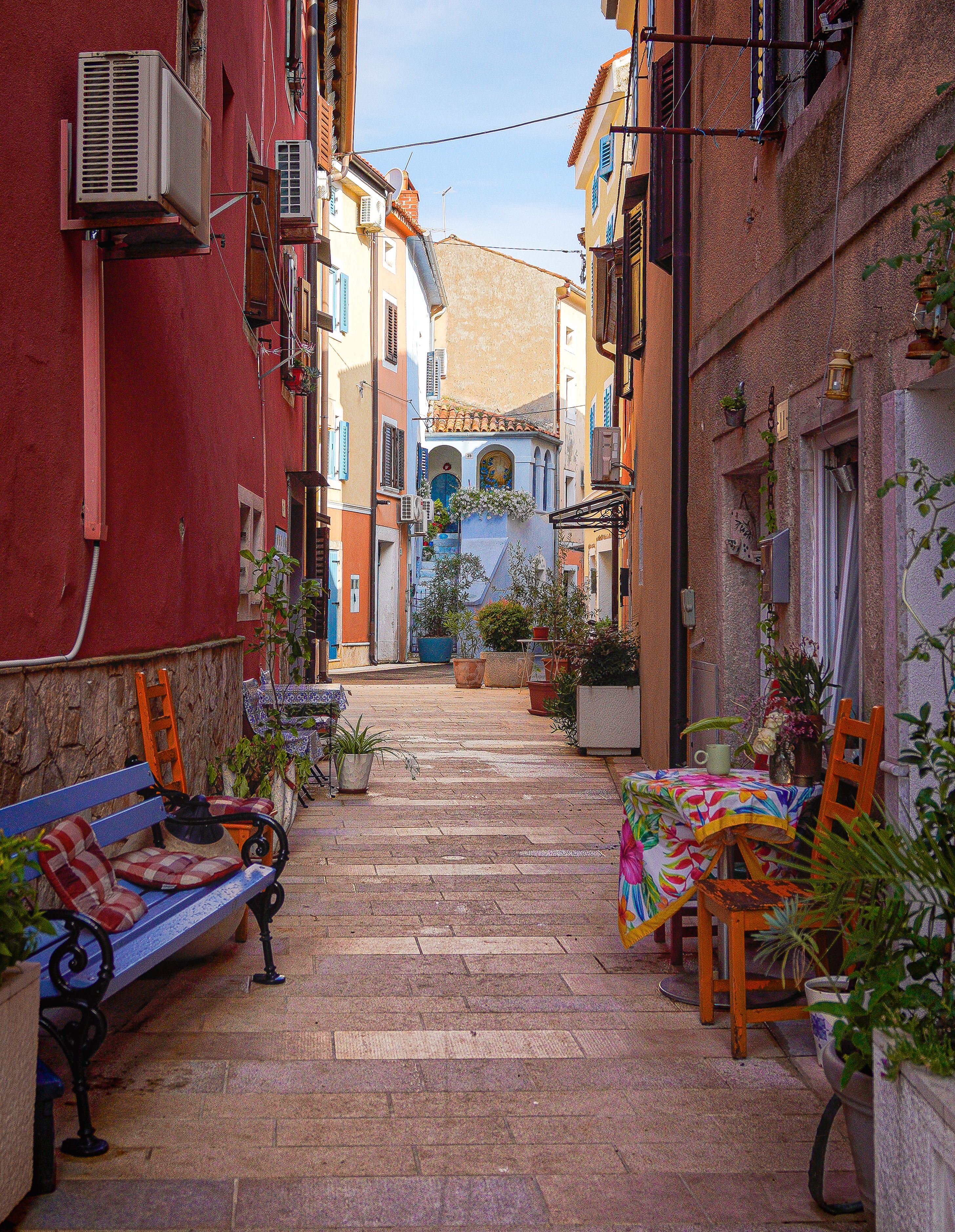 Charming Street in Novigrad, Croatia Alleyway View · Free Stock Photo