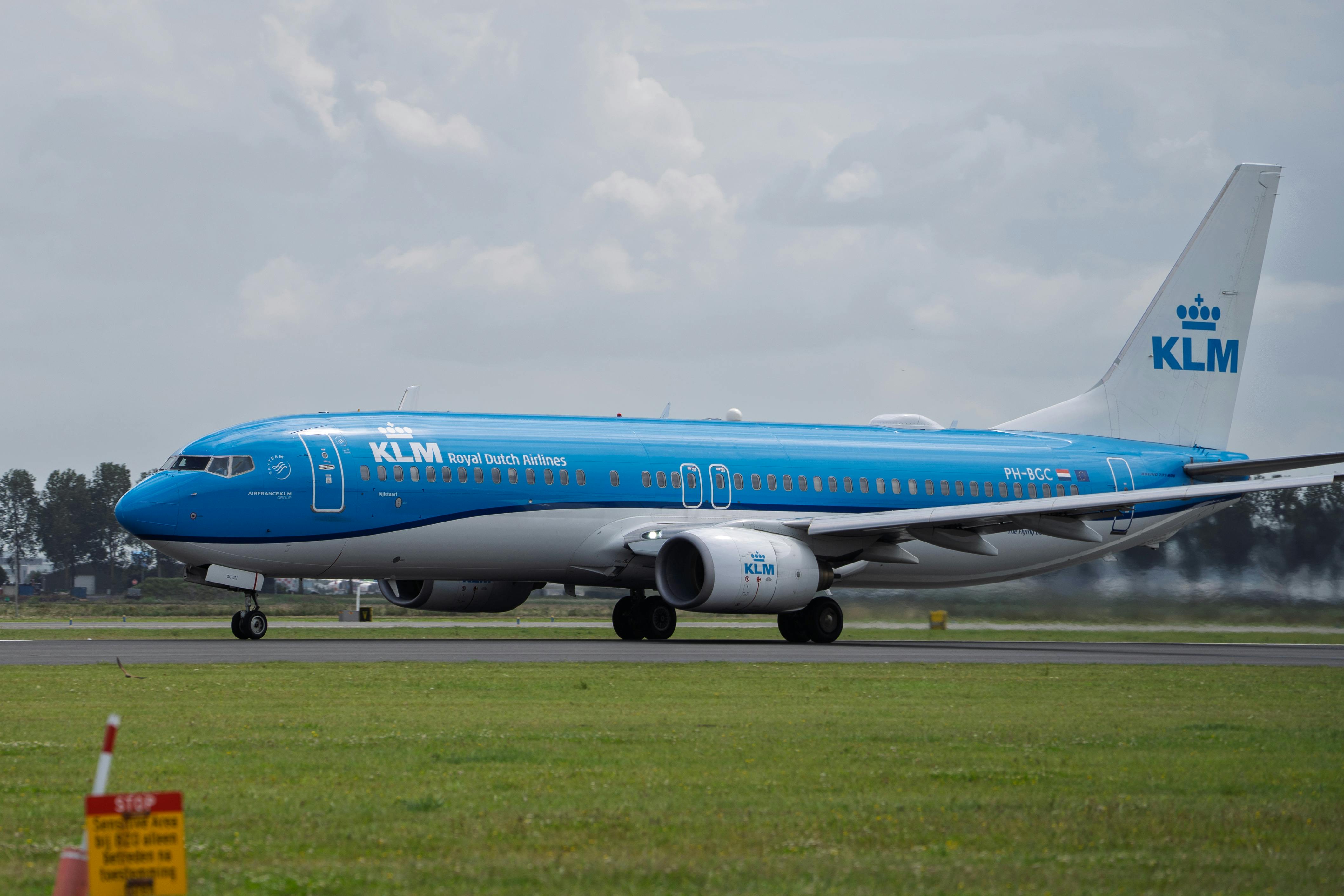Boeing 777 De Carga De China Southern En La Pista · Foto de stock gratuita