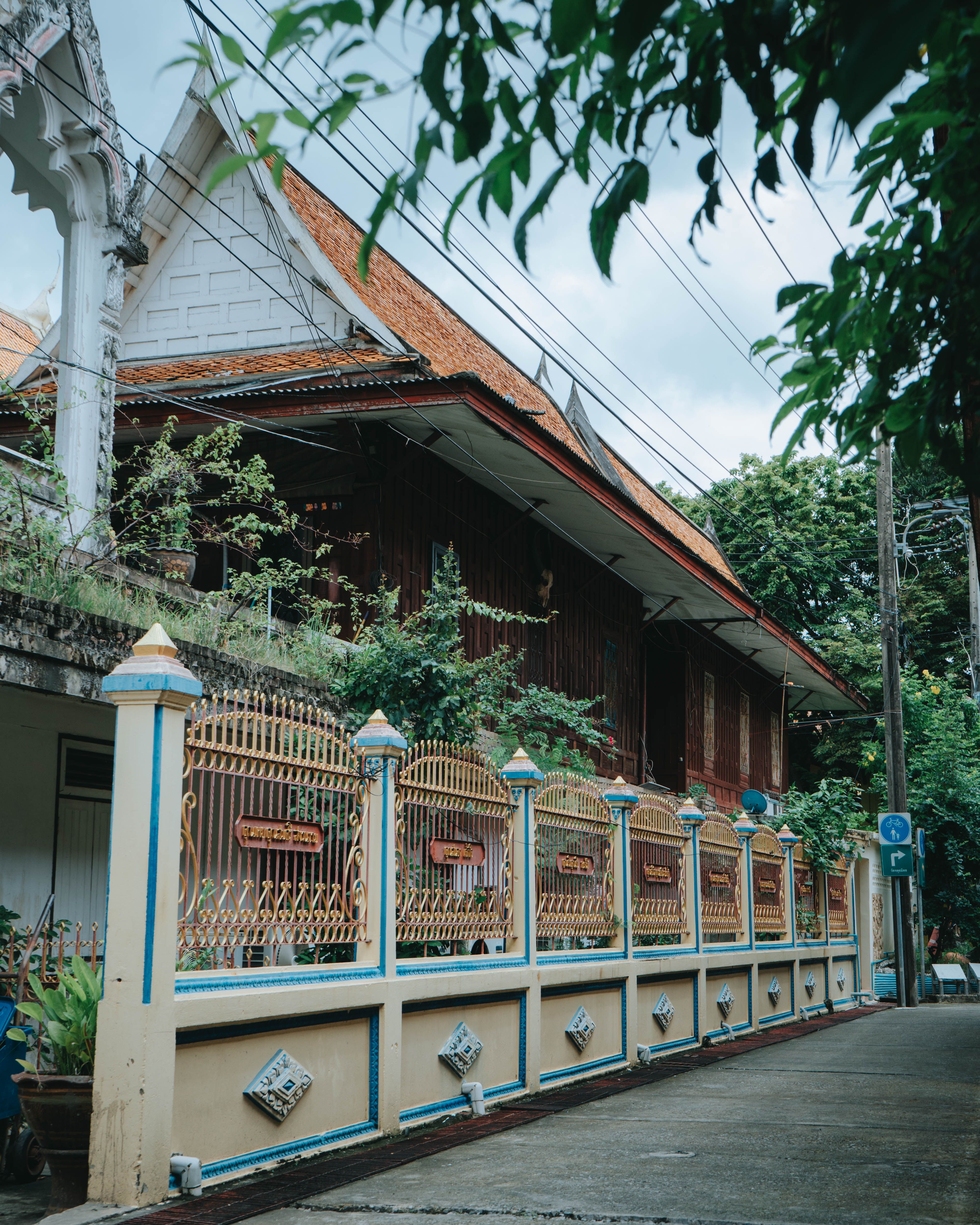 Traditional Thai Temple Architecture in Krung Thep Maha Nakhon · Free ...