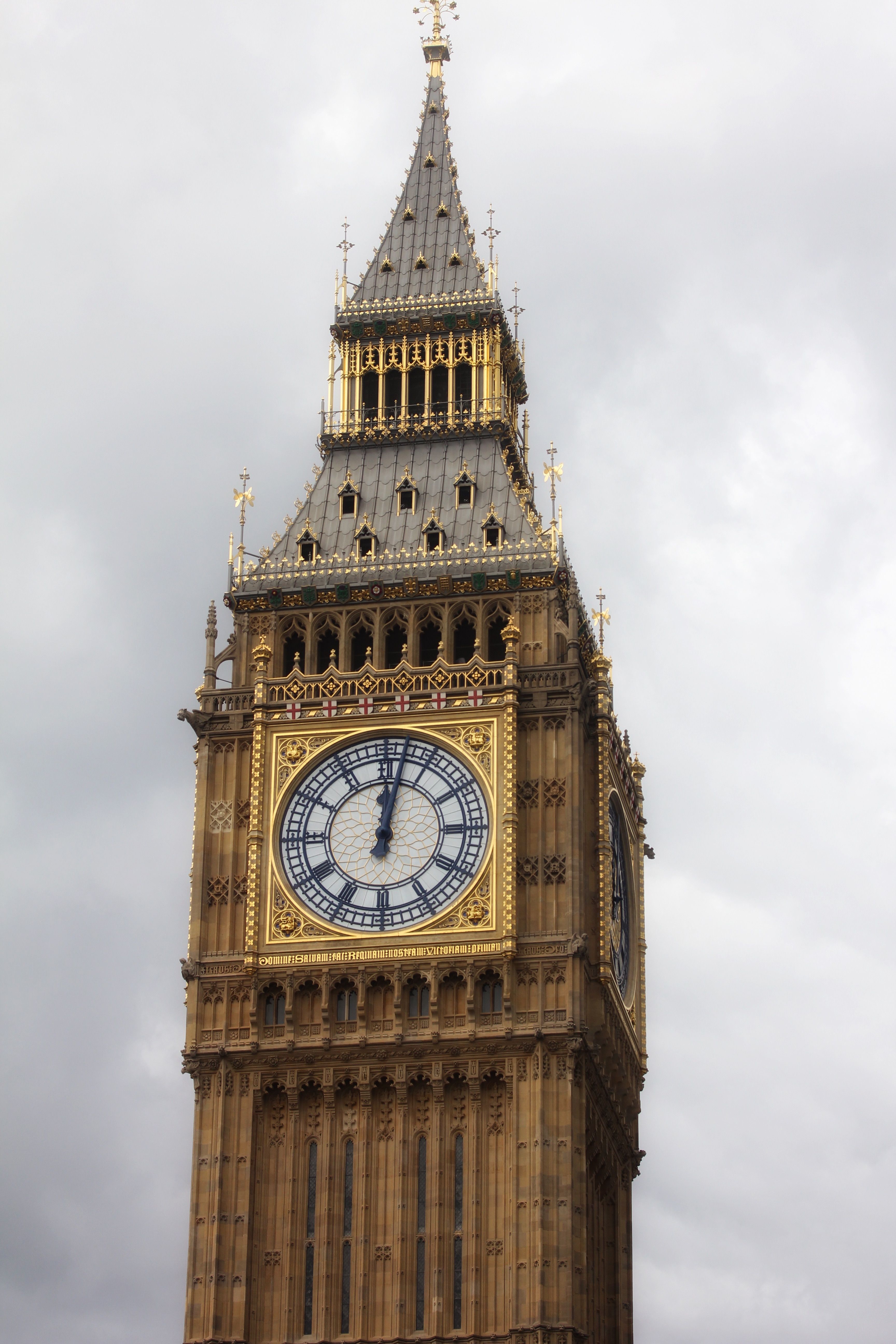 Close-up of Elizabeth Tower with Clock Face in London · Free Stock Photo