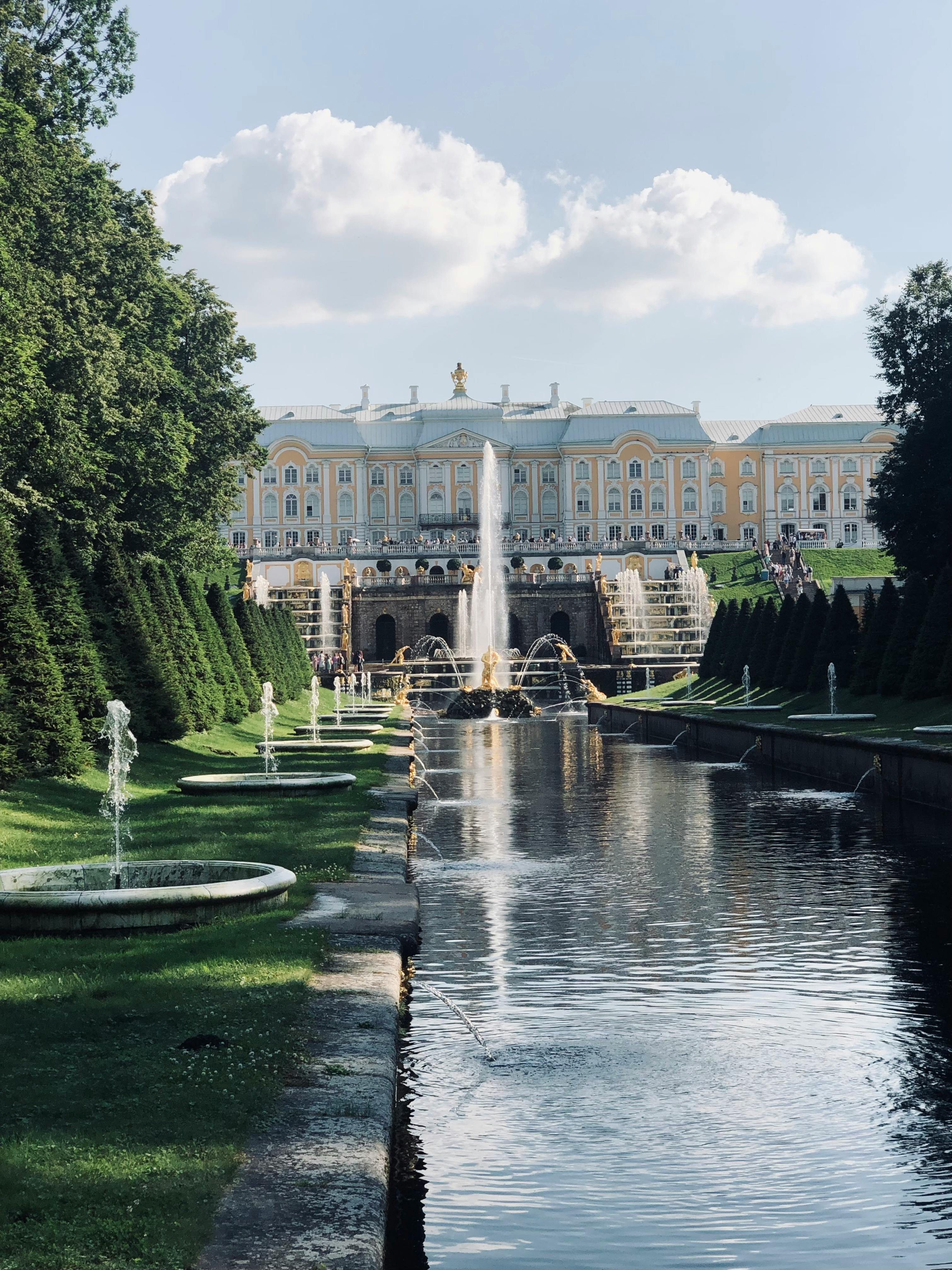 Grand Cascade Fountain at Peterhof Palace in Summer · Free Stock Photo