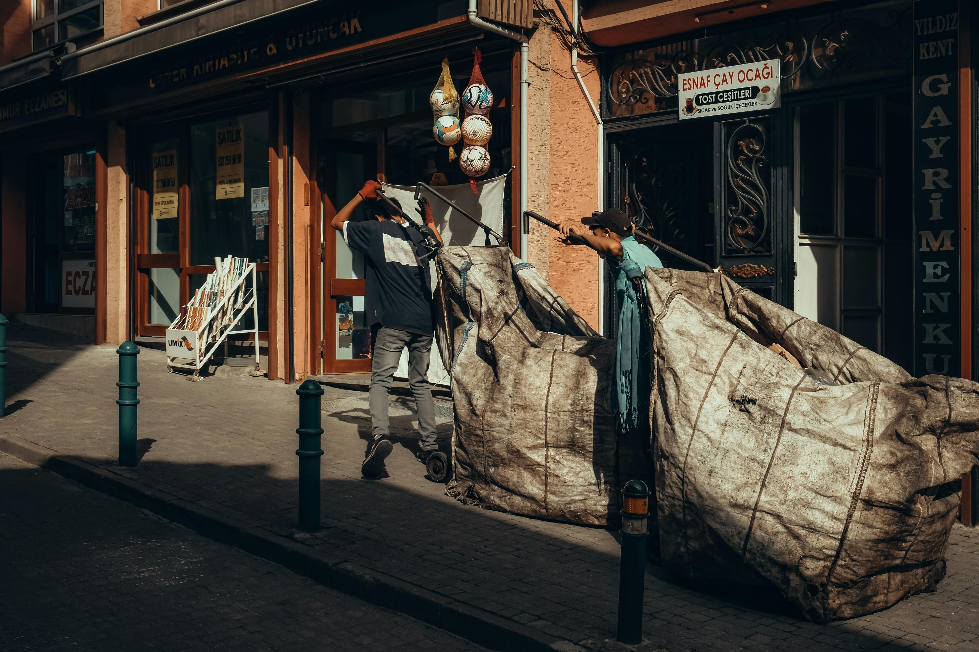 Business Man On The Street Photos, Download The BEST Free Business Man On The Street Stock ...