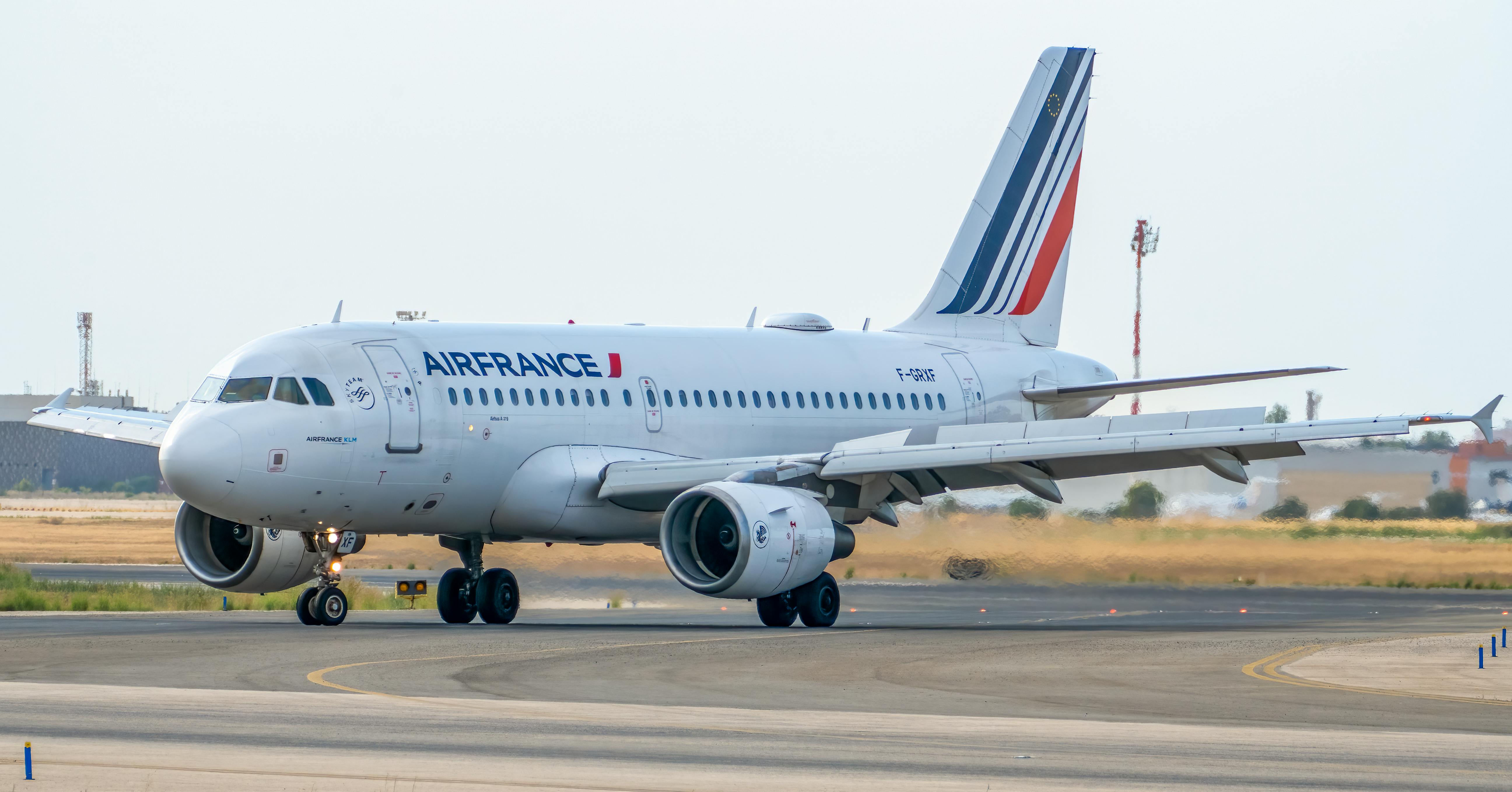 Airbus A320 Airbus Photos, Download The BEST Free Airbus A320 Airbus ...