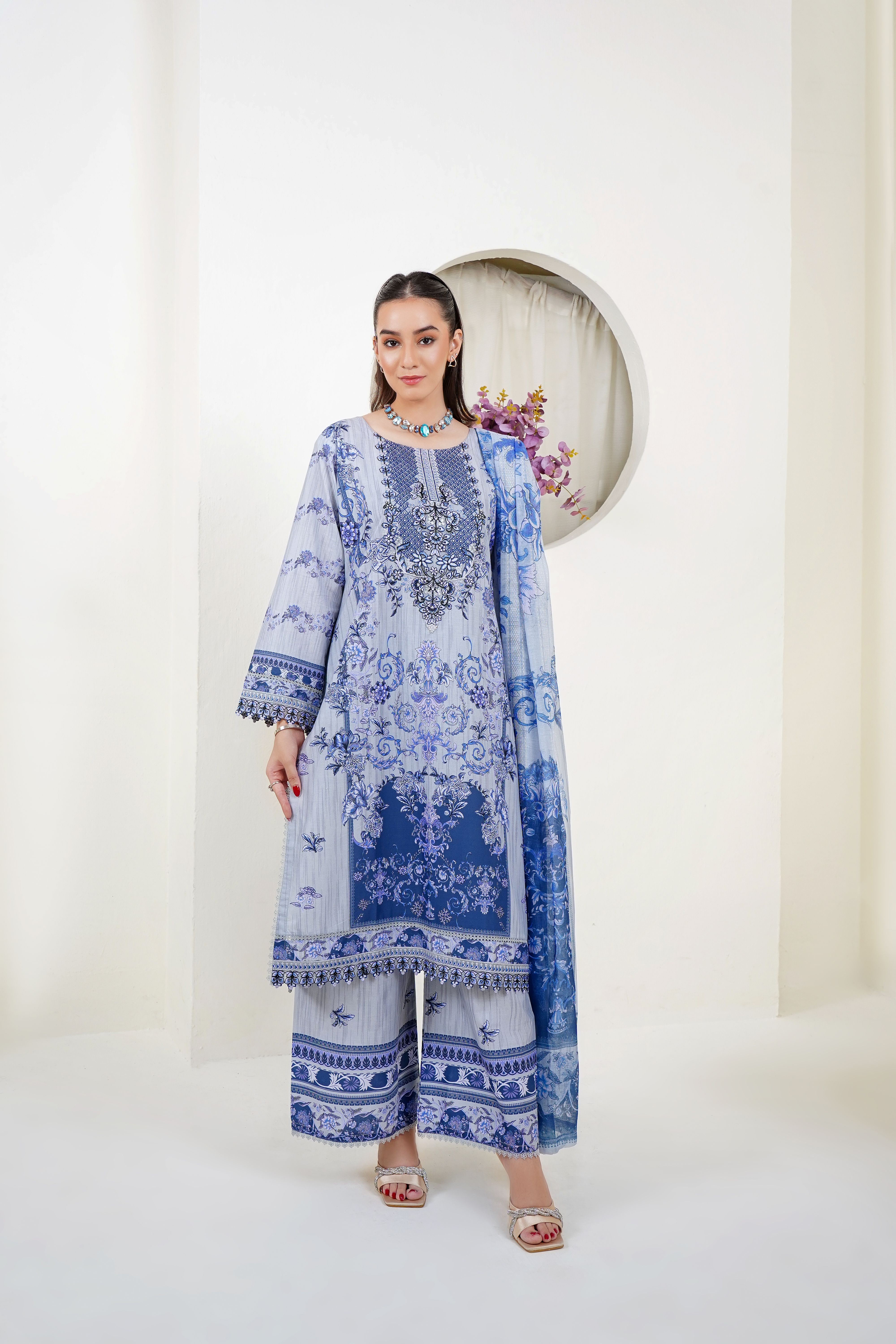 Elegant Eastern Dress Fashion Photography in Lahore · Free Stock Photo