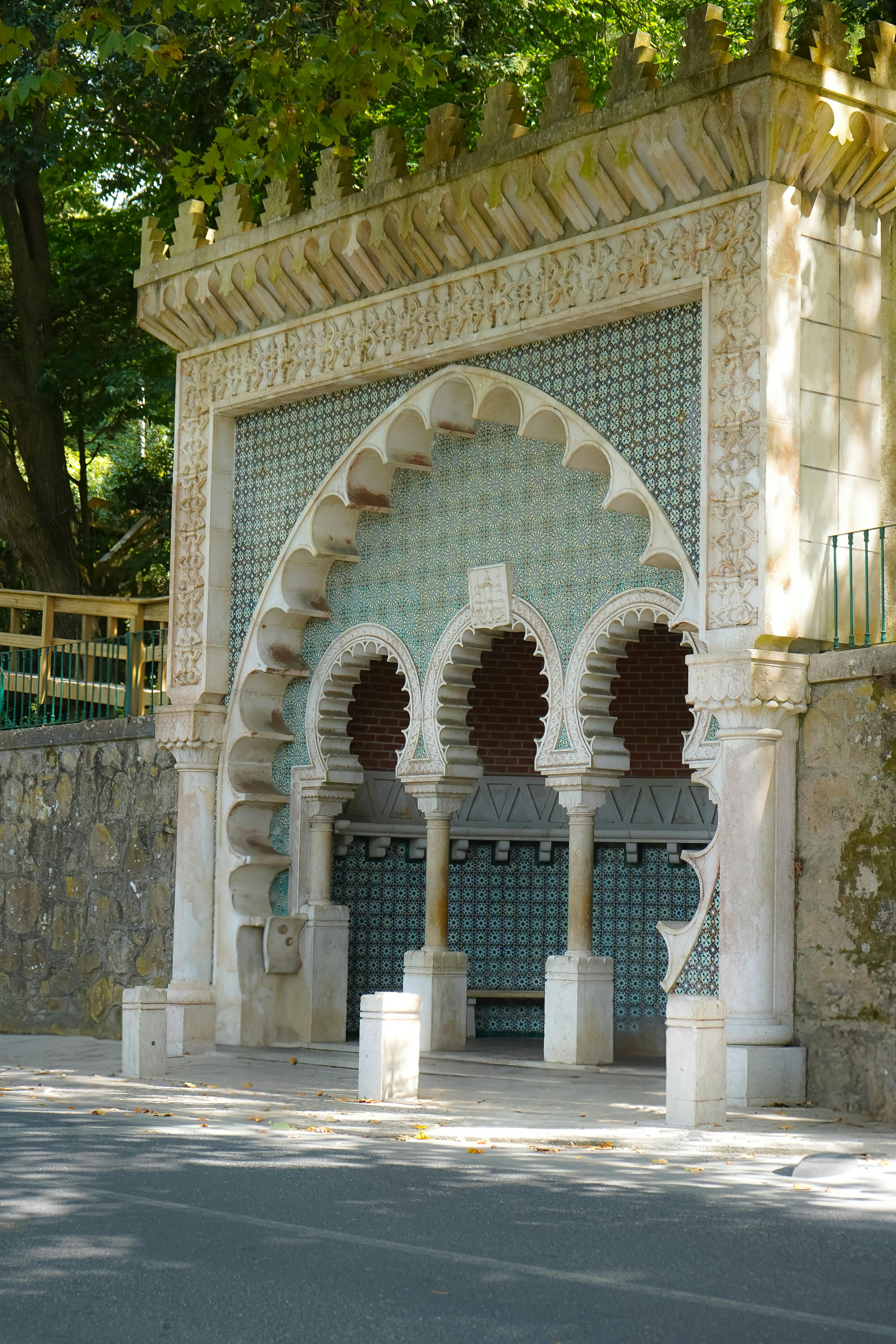 Fuente Morisca En El Exuberante Entorno Boscoso De Sintra · Foto de ...