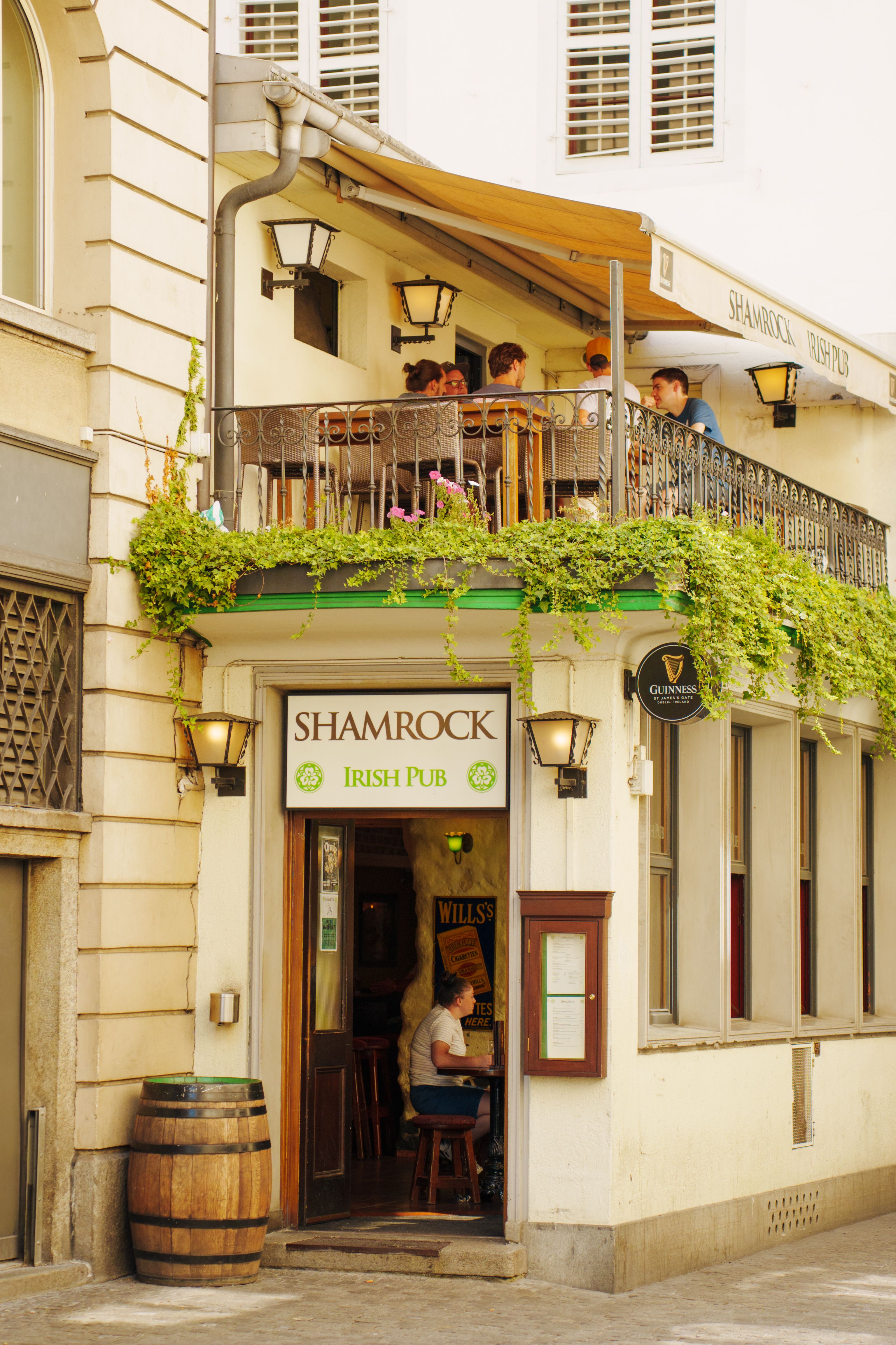 Charming Irish Pub Exterior in Lucerne, Switzerland · Free Stock Photo