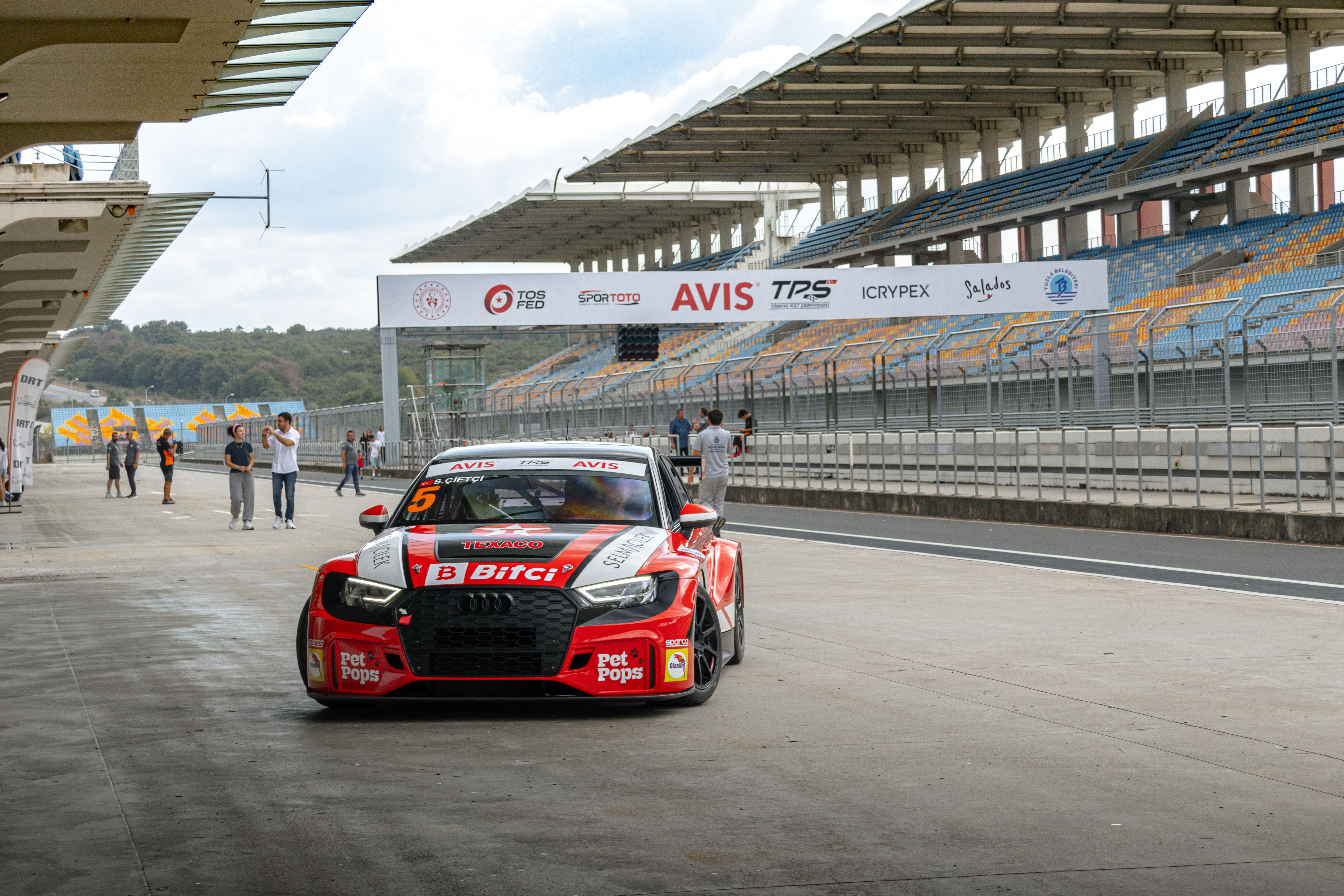 Exciting Motorsport Race at Istanbul Park · Free Stock Photo