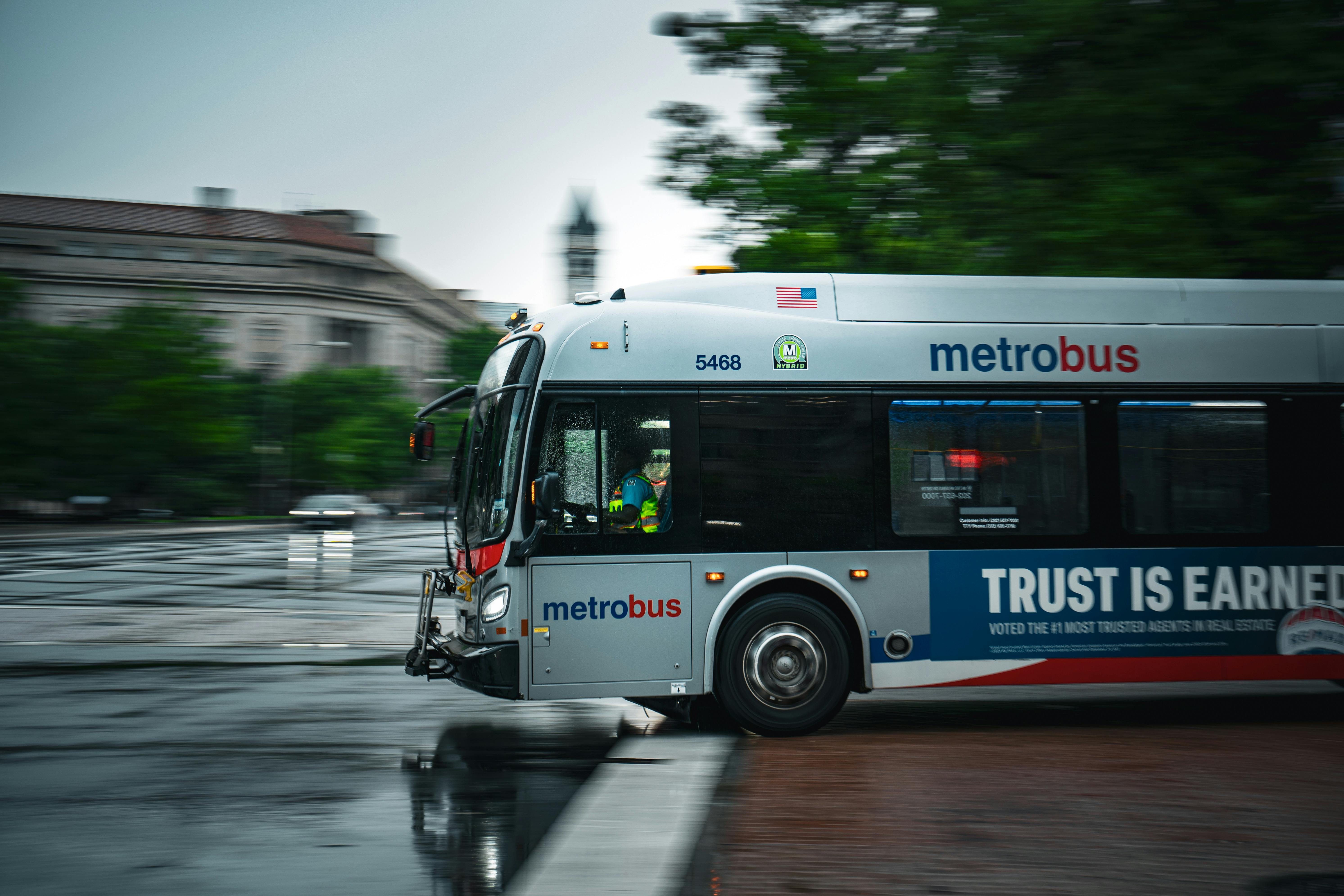 Buses Images Photos, Download The BEST Free Buses Images Stock Photos ...