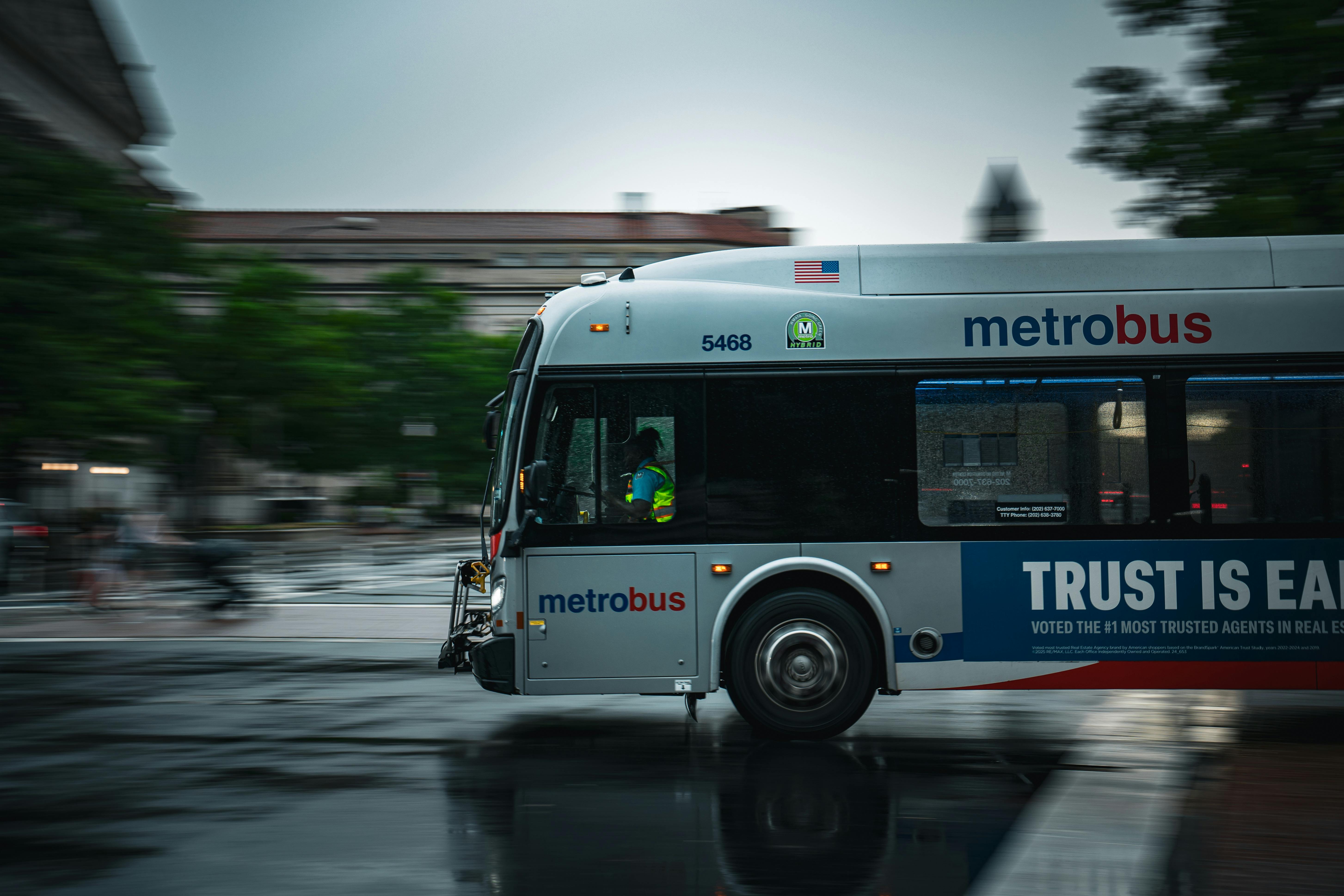 Buses Images Photos, Download The BEST Free Buses Images Stock Photos ...