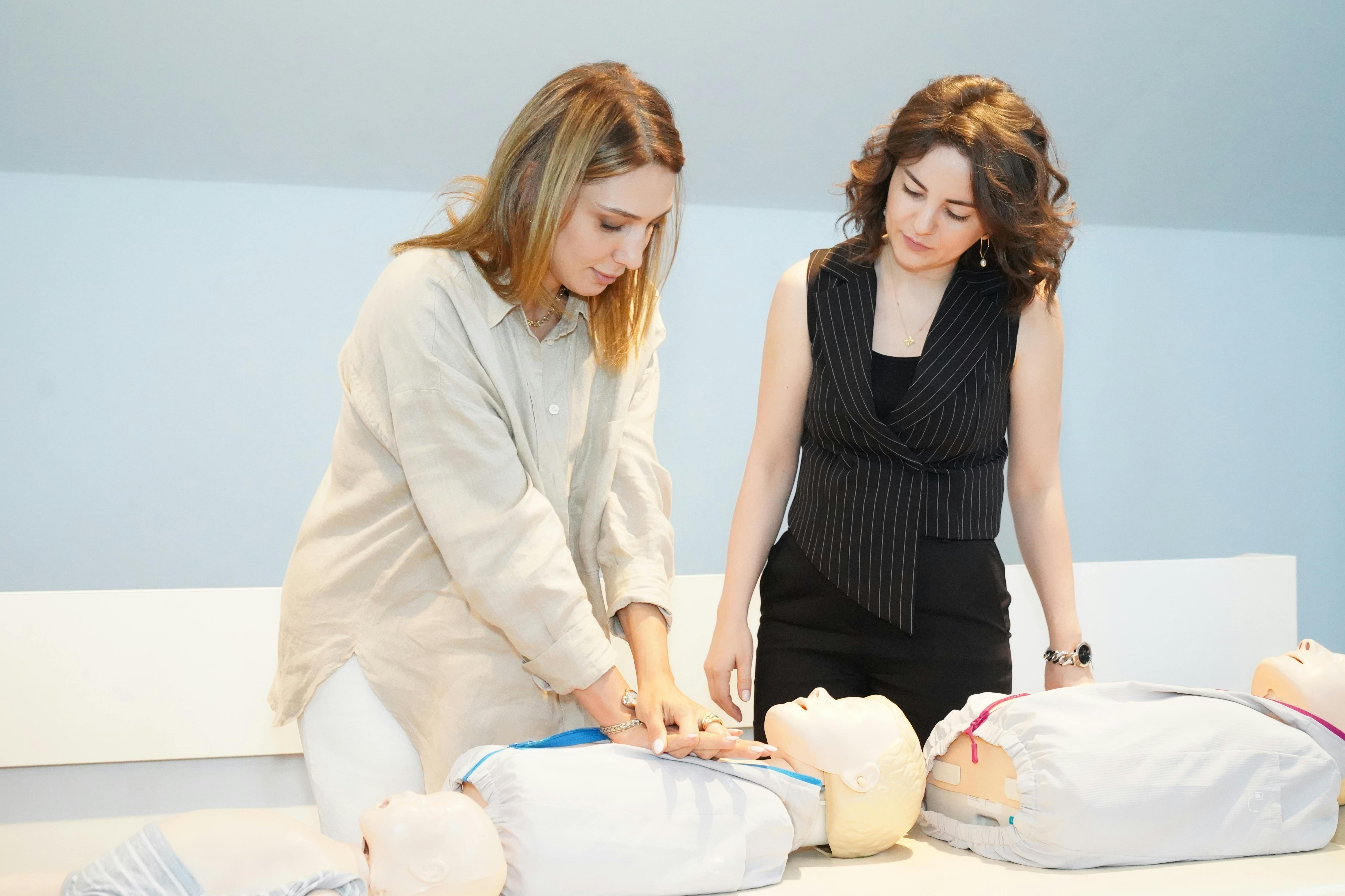 Women Practicing CPR on Mannequins in Workshop · Free Stock Photo