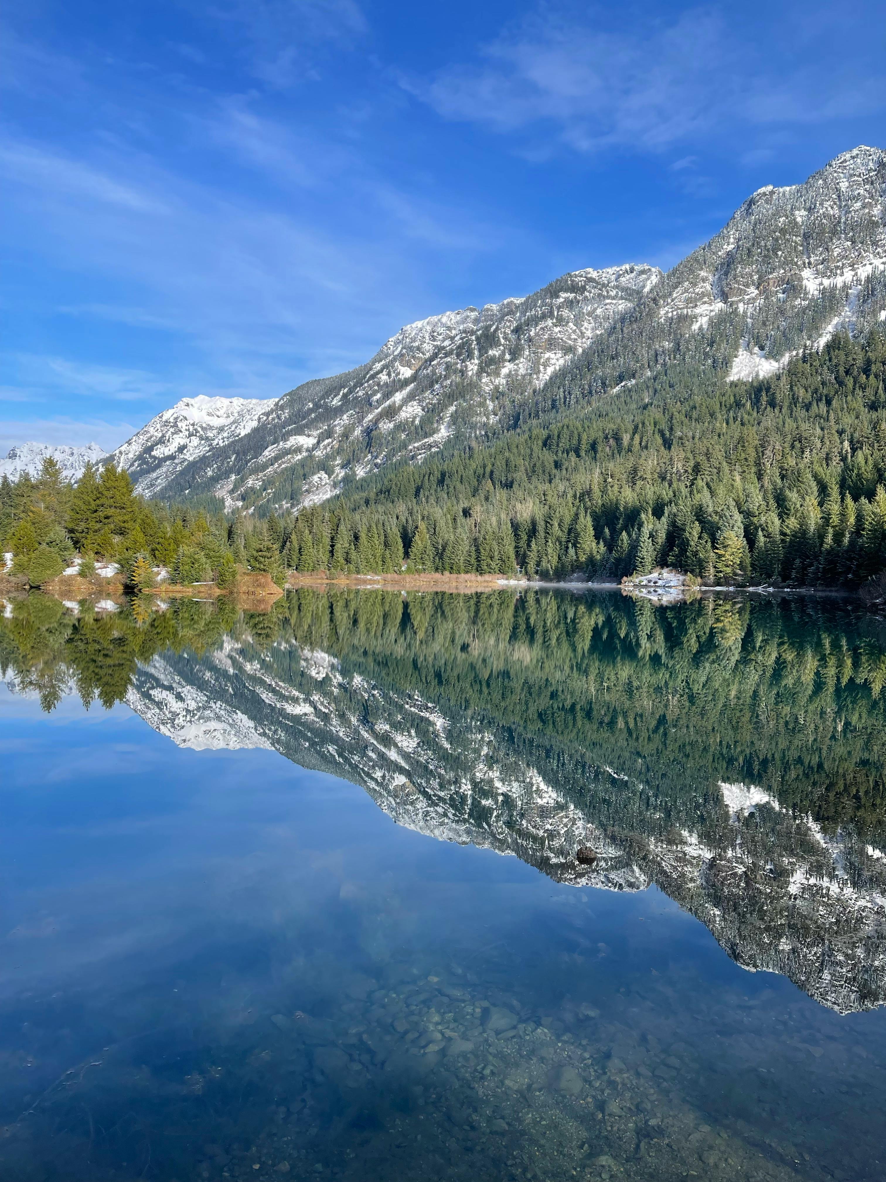 Stunning Alpine Lake Reflection in Winter · Free Stock Photo