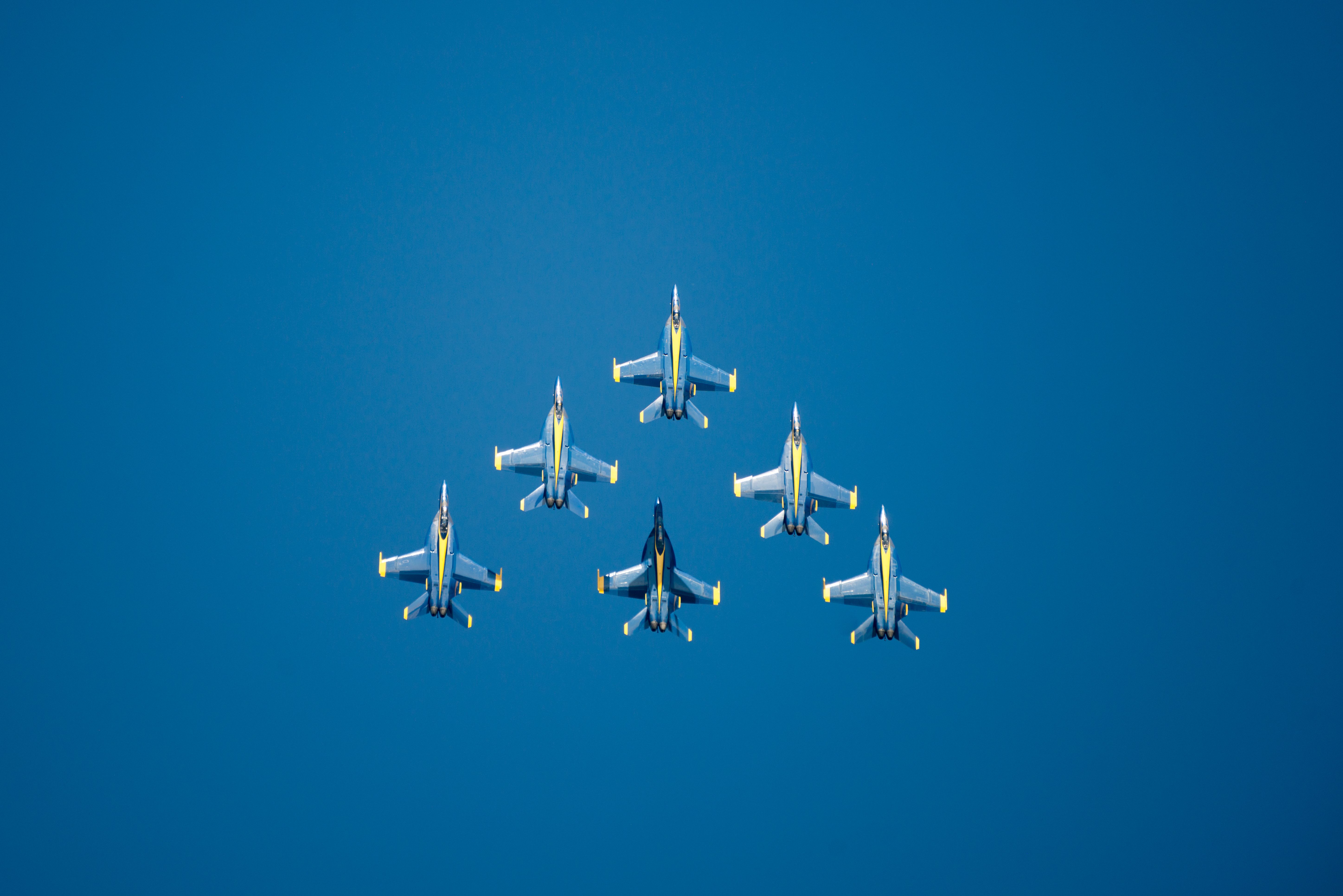 Dynamic Air Show Formation Over Fairfield · Free Stock Photo