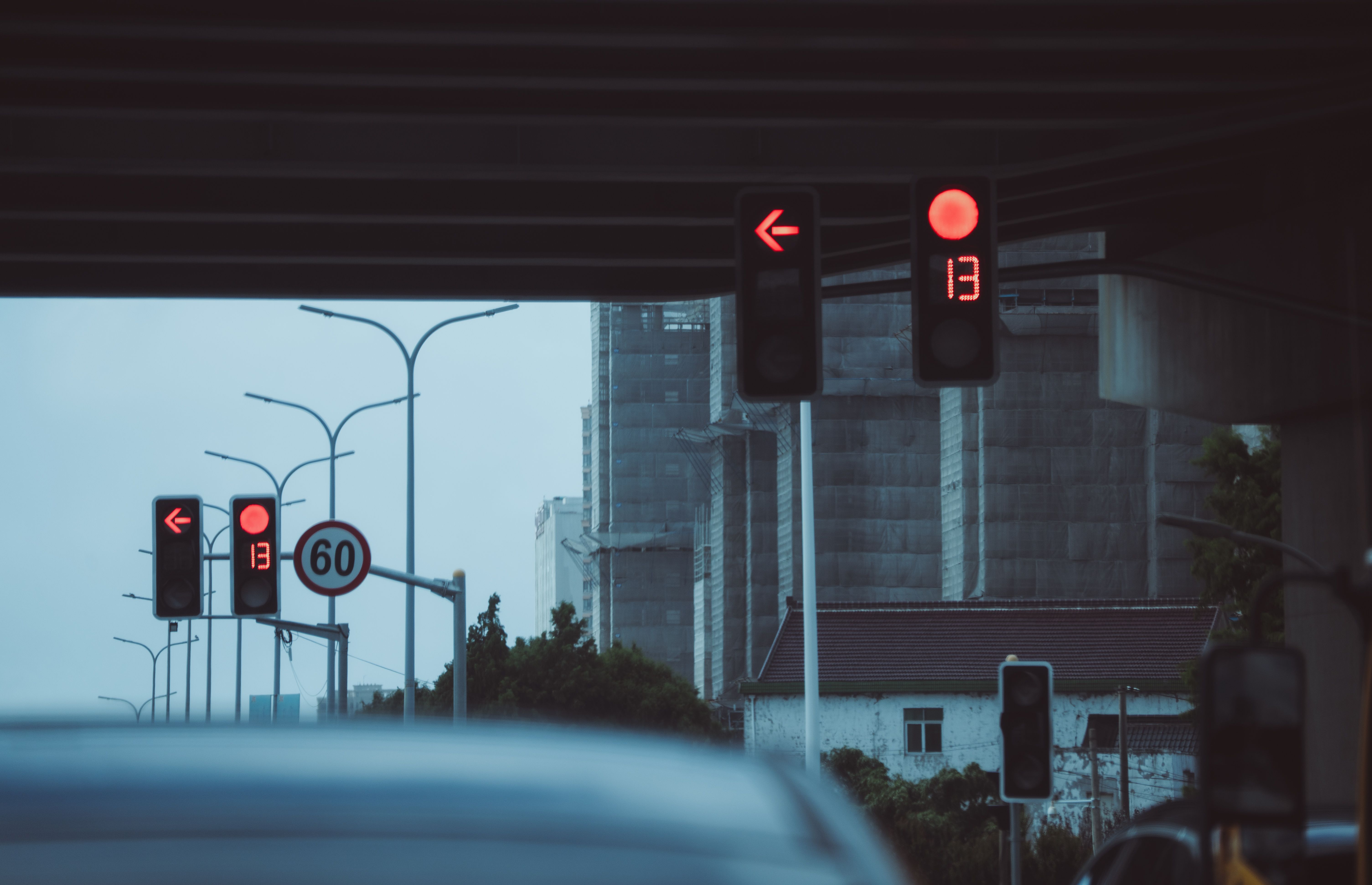 Urban Traffic Scene with Red Lights and Countdown · Free Stock Photo