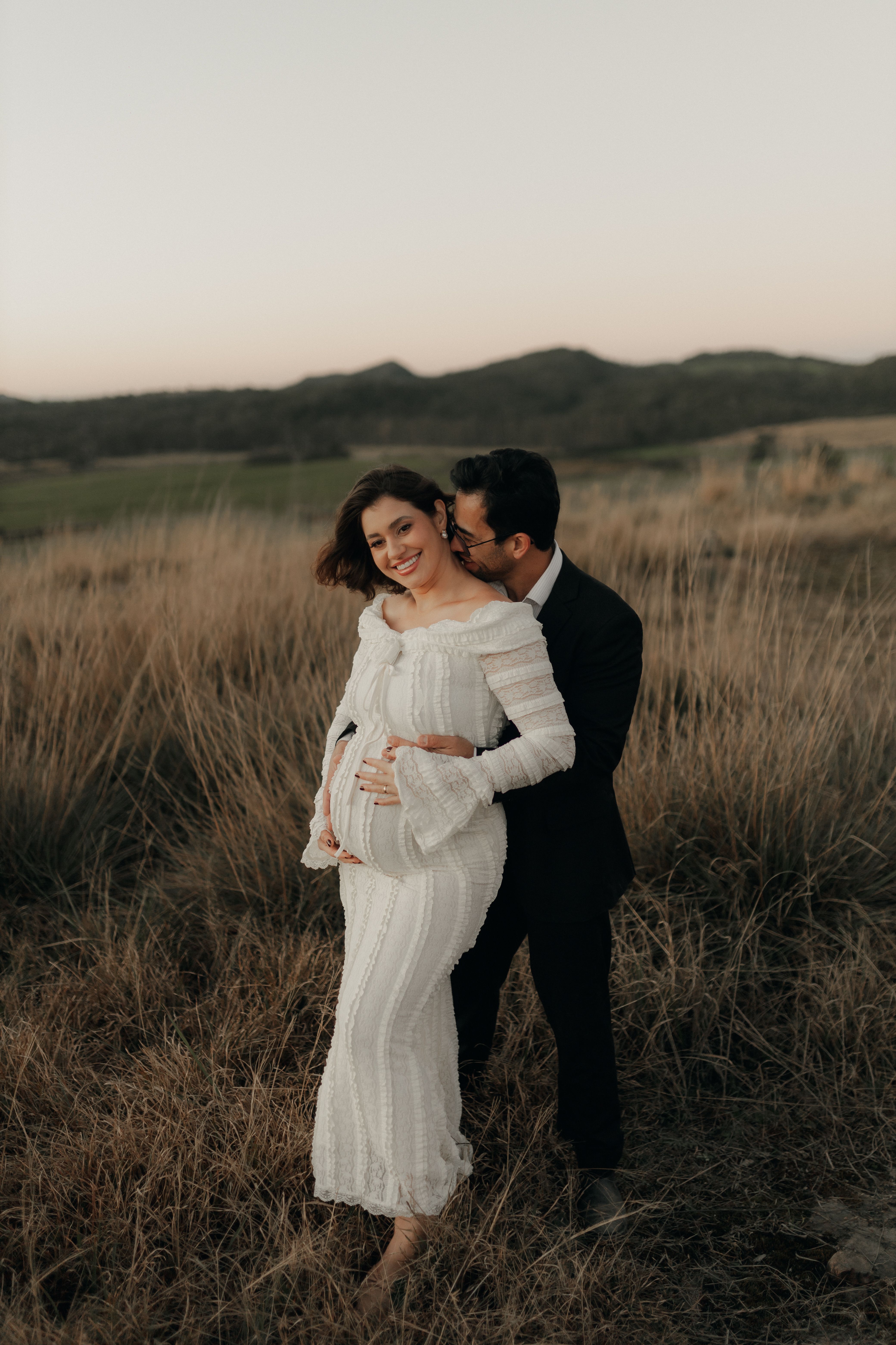 Romantic Outdoor Maternity Couple Photoshoot at Sunset · Free Stock Photo