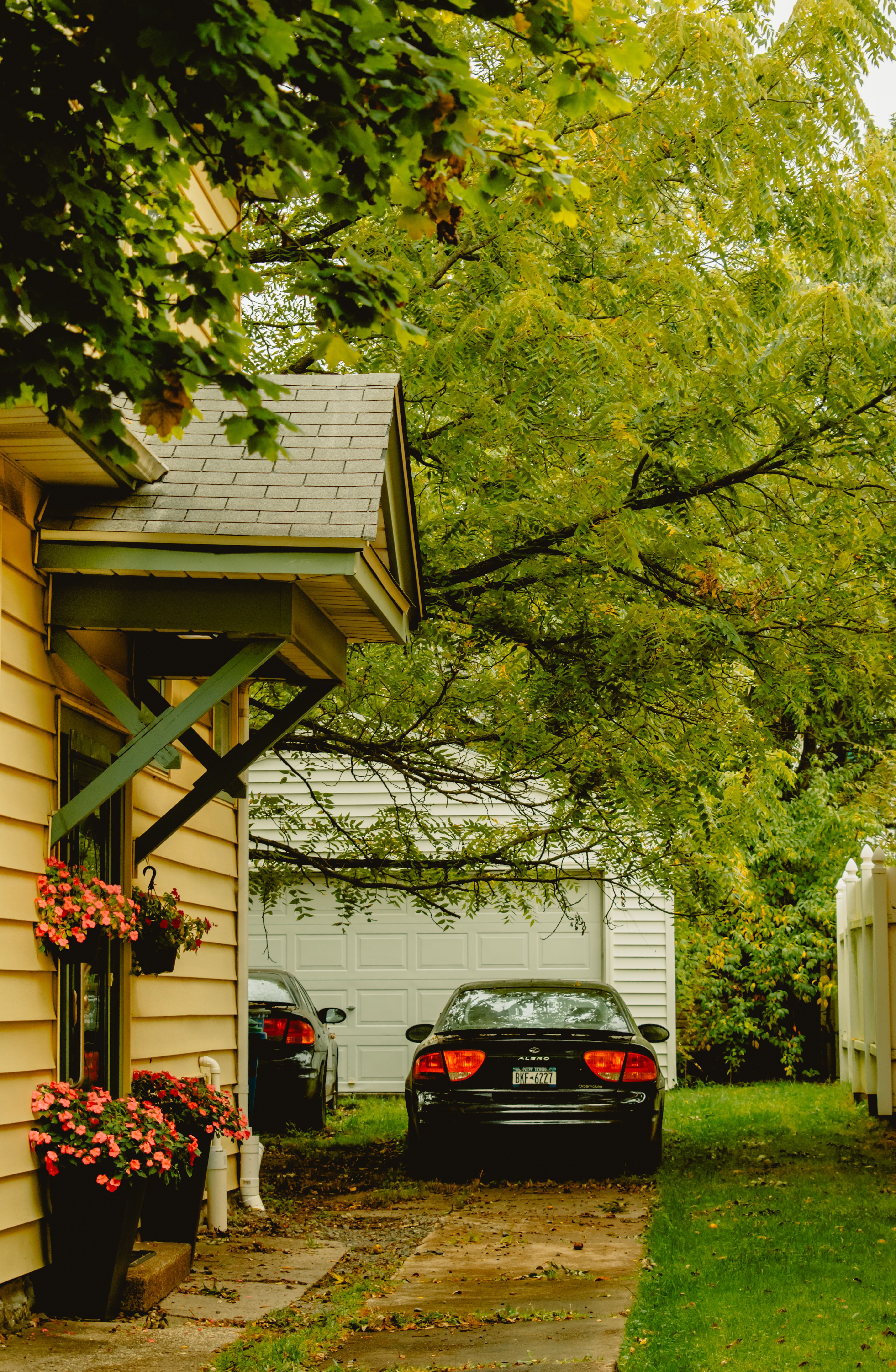 Residential House and a Car Parked in the Driveway · Free Stock Photo