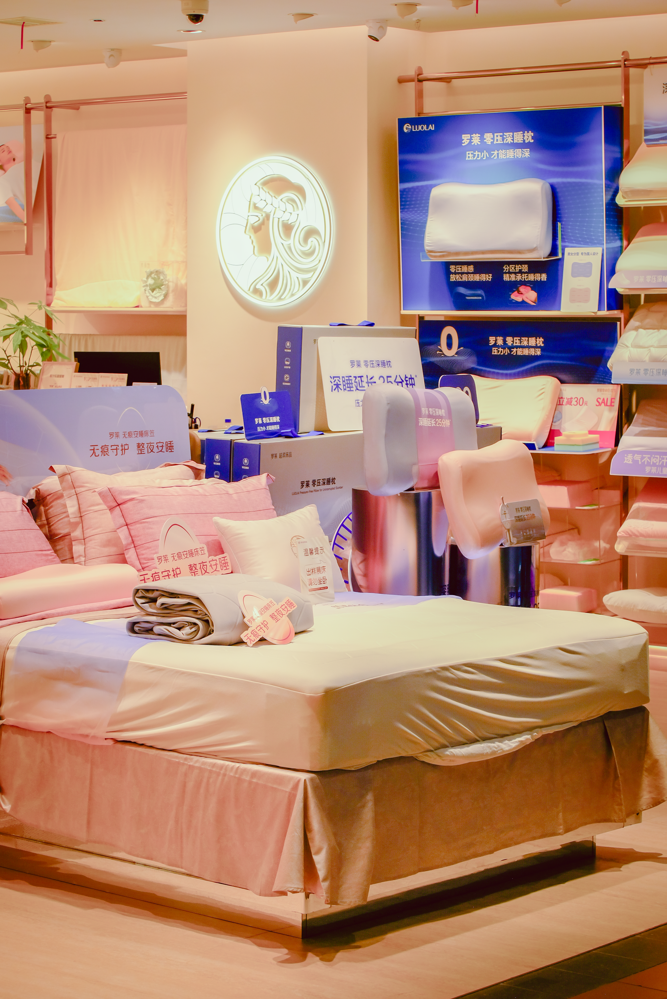 Cozy Bedroom Display in Modern Home Store · Free Stock Photo