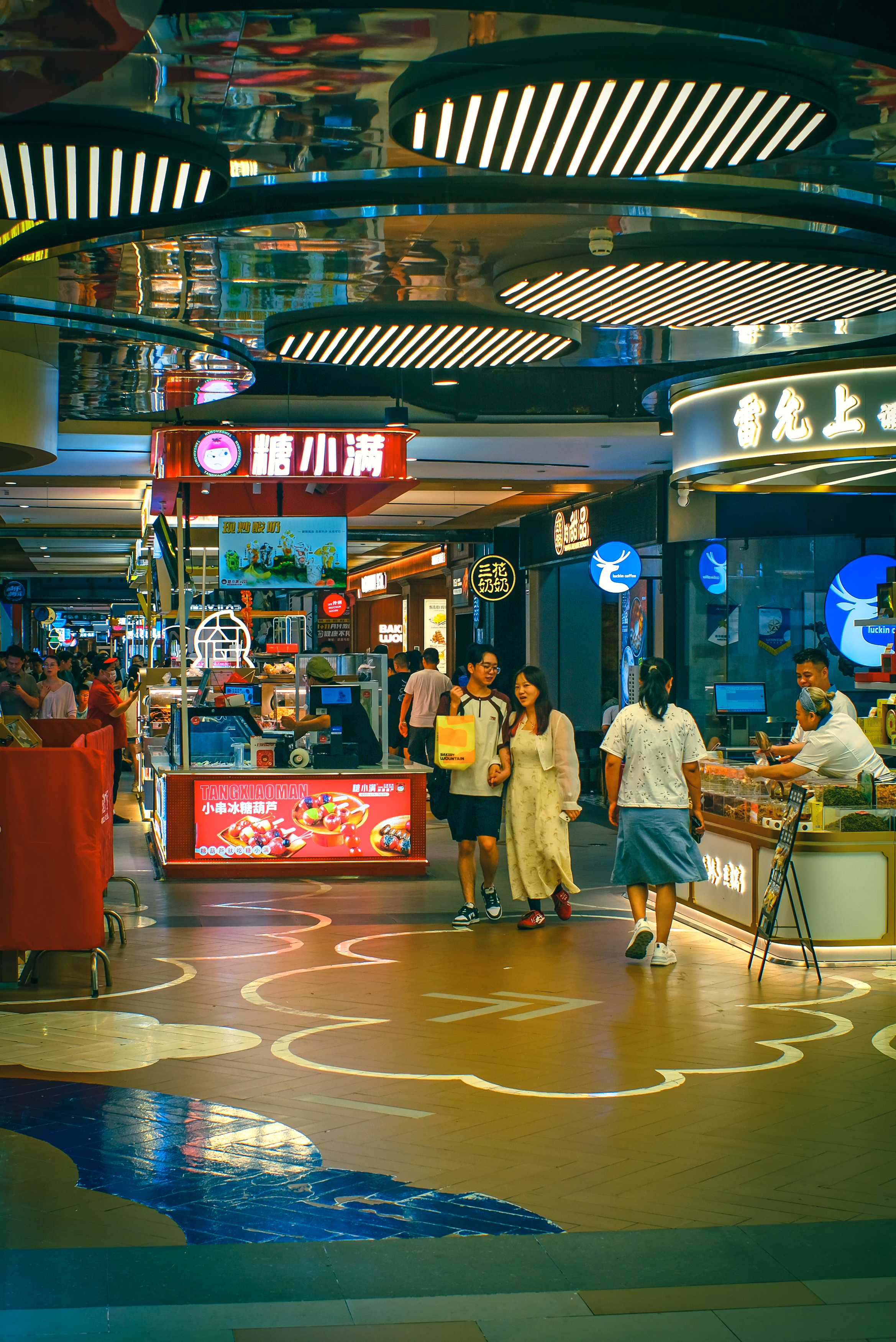 Vibrant Indoor Mall Scene with Shoppers · Free Stock Photo