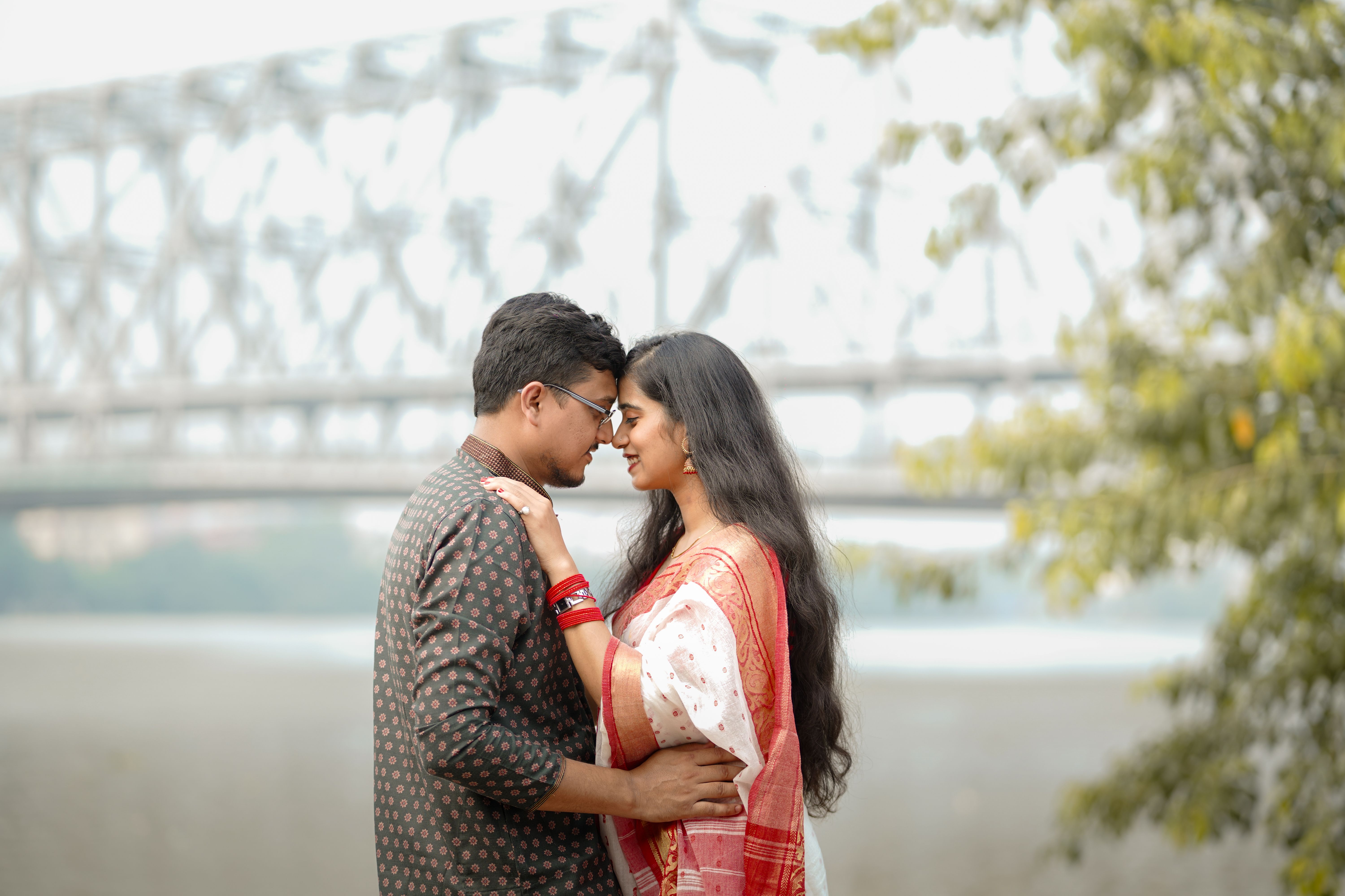 Romantic Couple Portrait with Howrah Bridge · Free Stock Photo