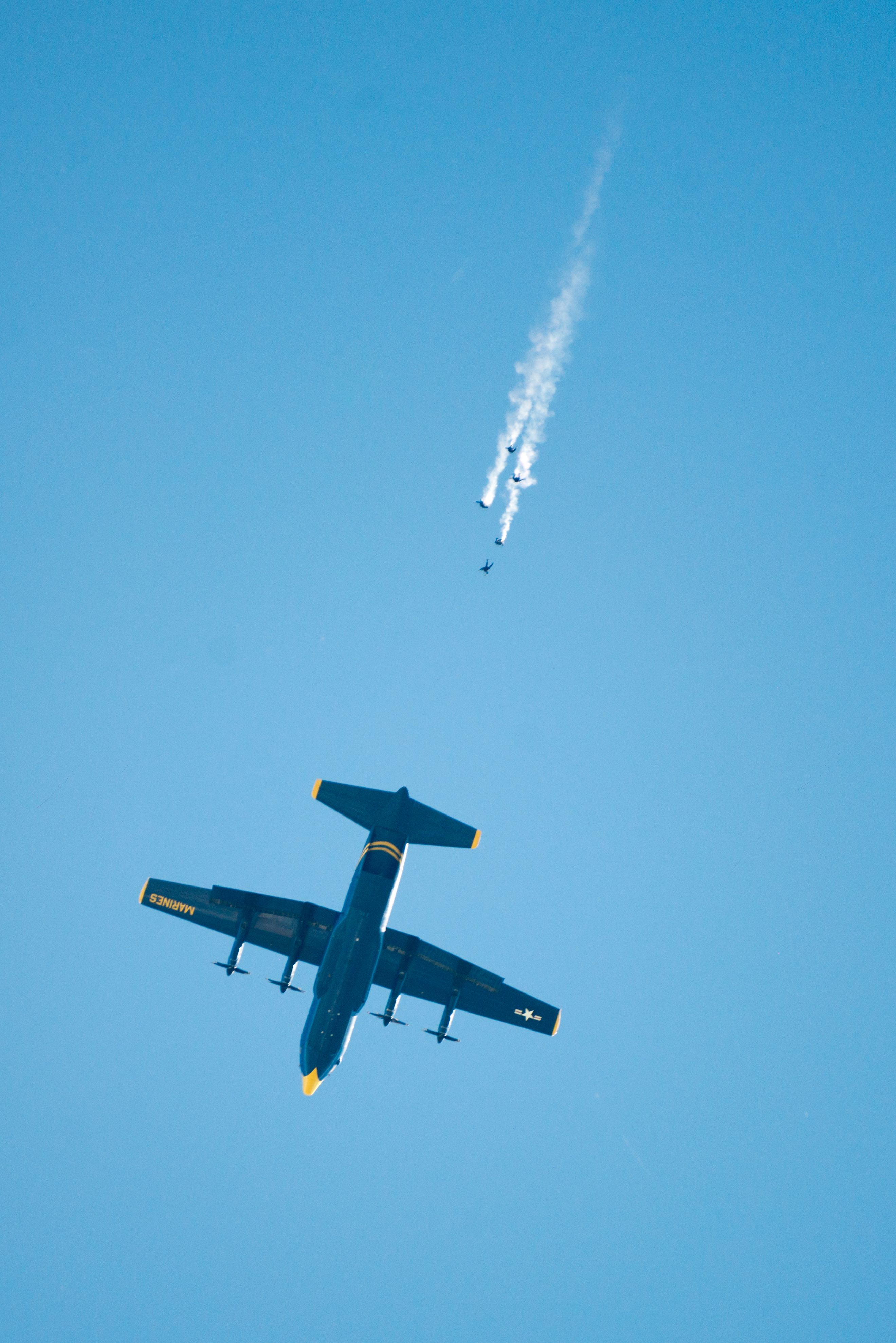 Airplane Showcase Photos, Download The BEST Free Airplane Showcase ...