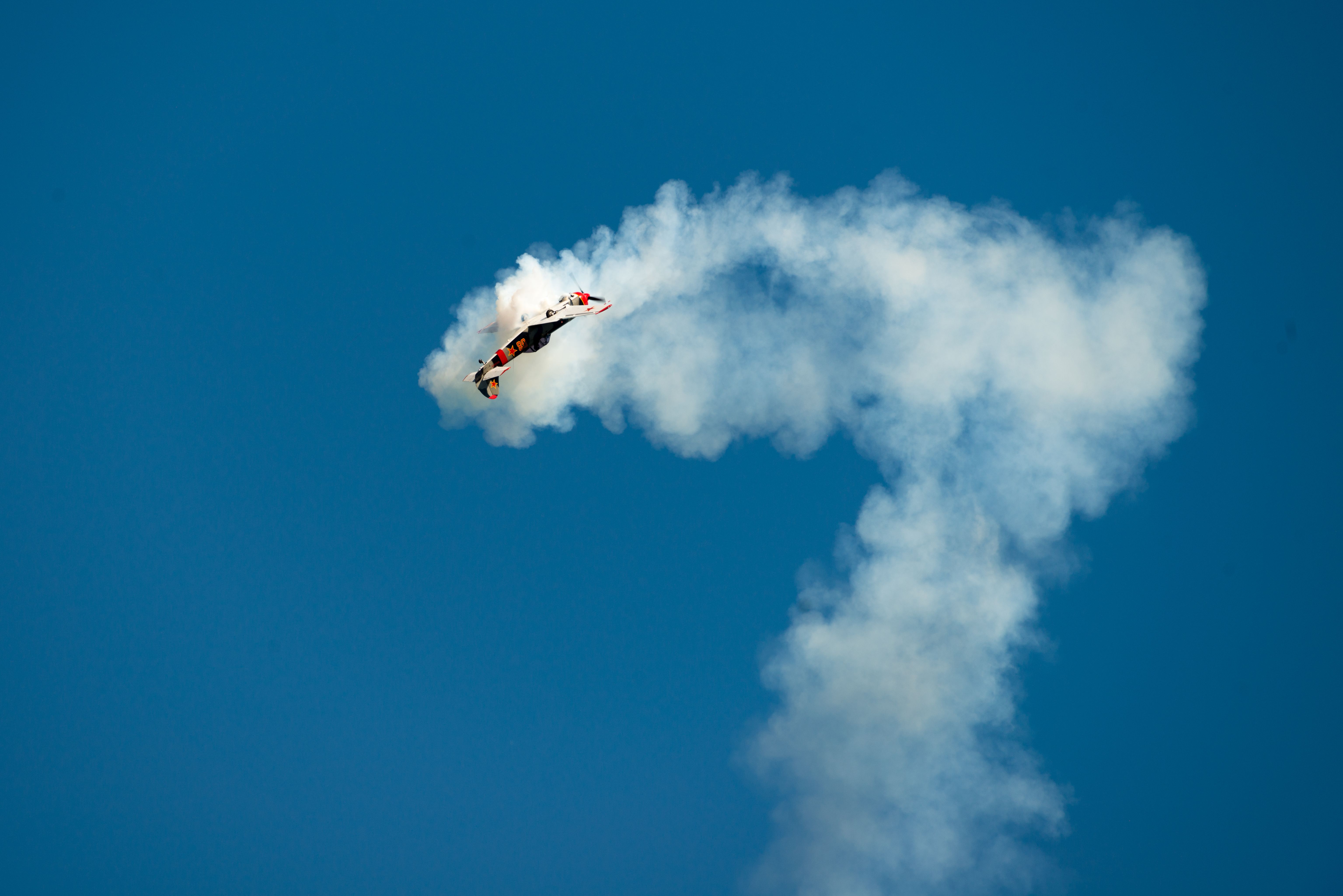 Aerobatic Airplane Stunt at Fairfield Air Show · Free Stock Photo