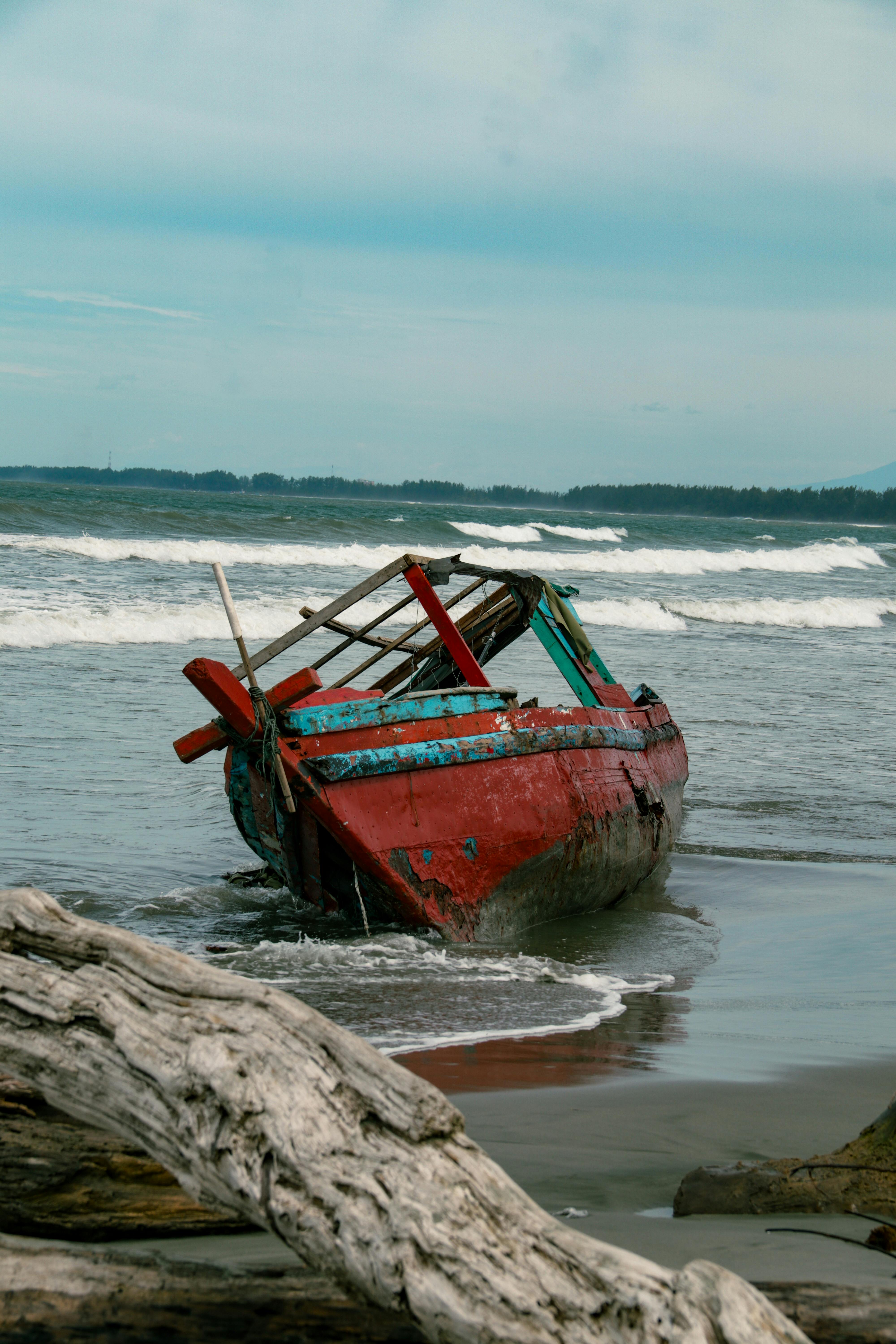 Boat Ran Ashore Photos, Download The BEST Free Boat Ran Ashore Stock ...