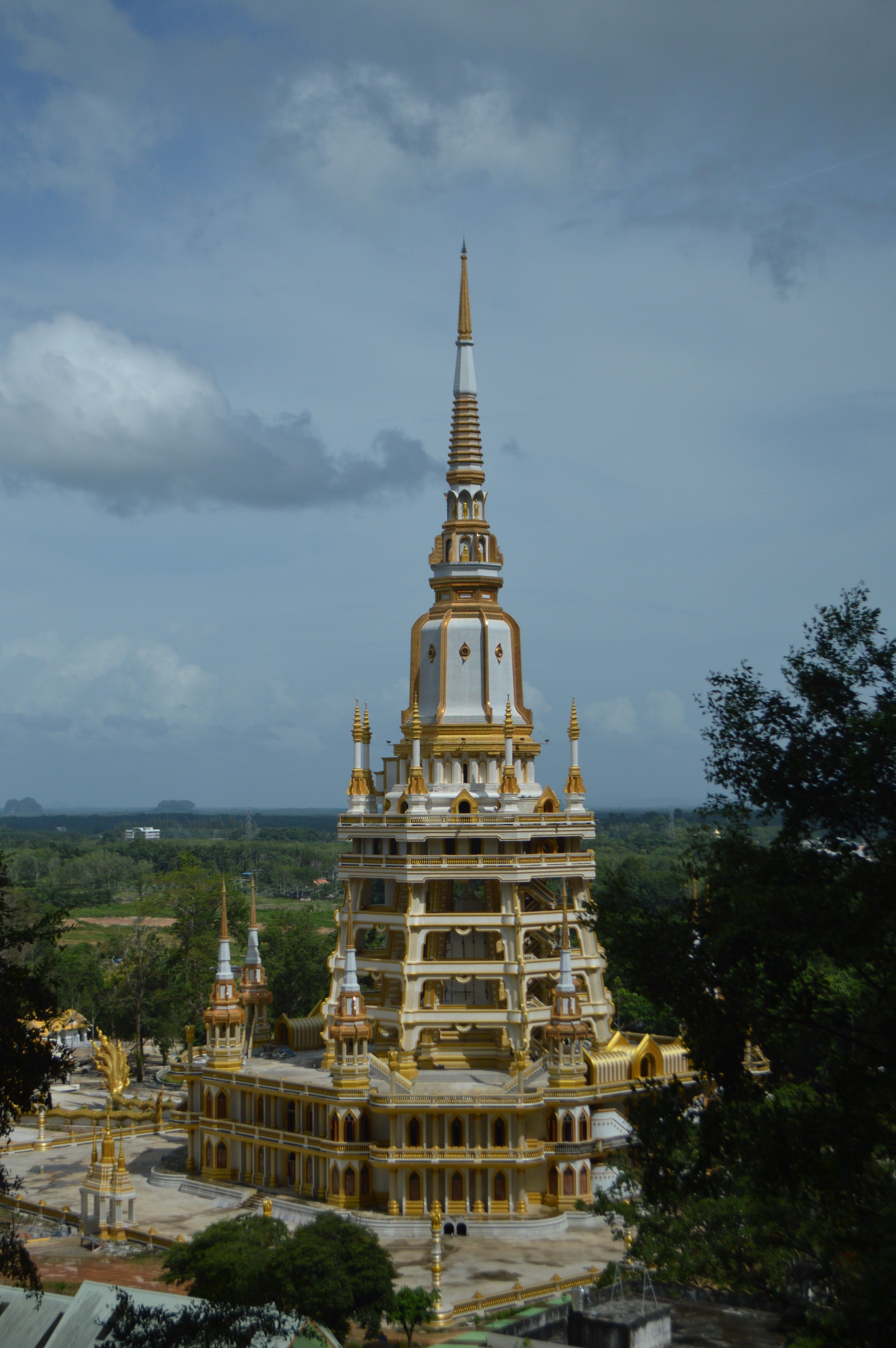 Majestic Golden Temple in Lush Thai Landscape · Free Stock Photo