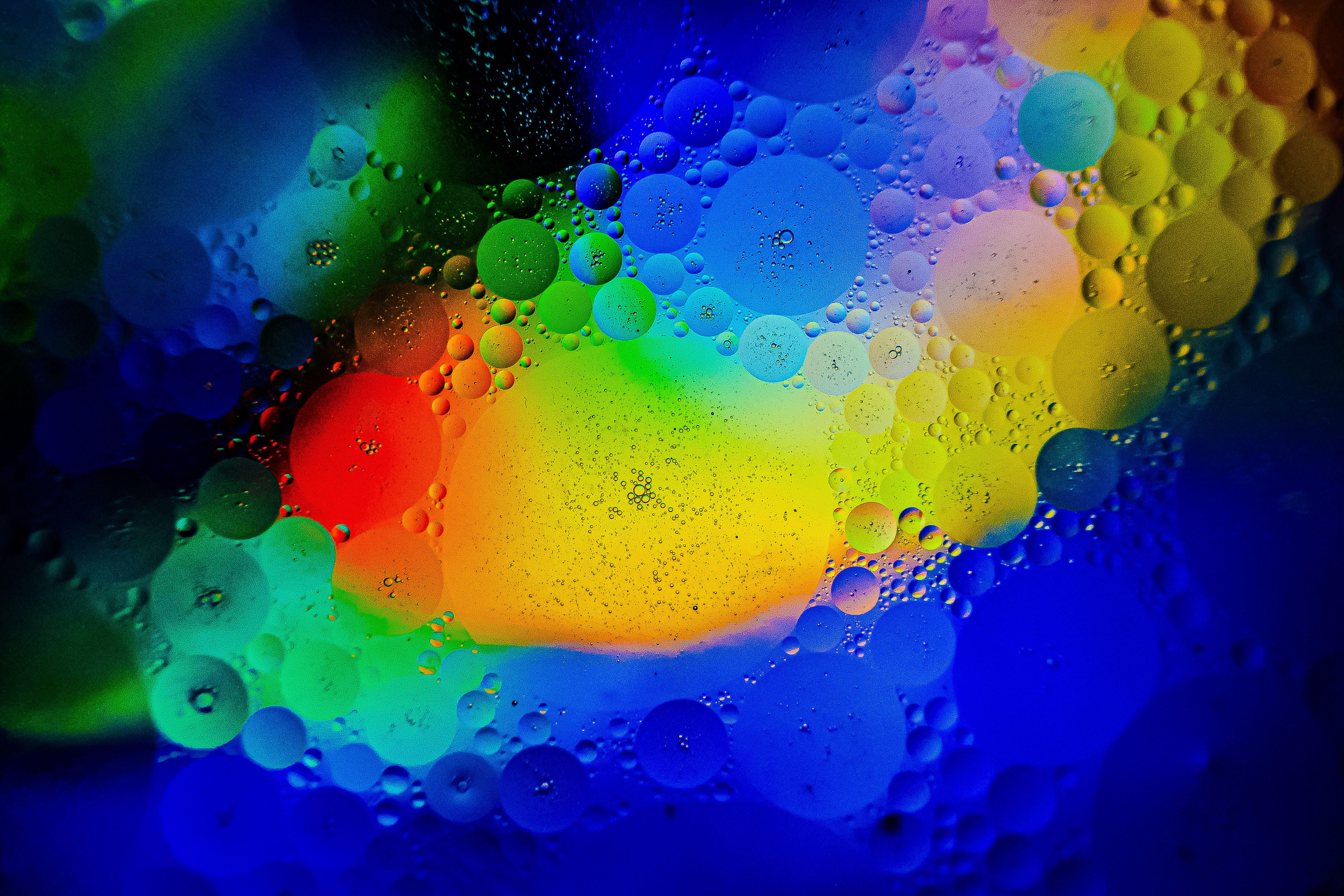 Vibrant Abstract Oil and Water Bubbles · Free Stock Photo