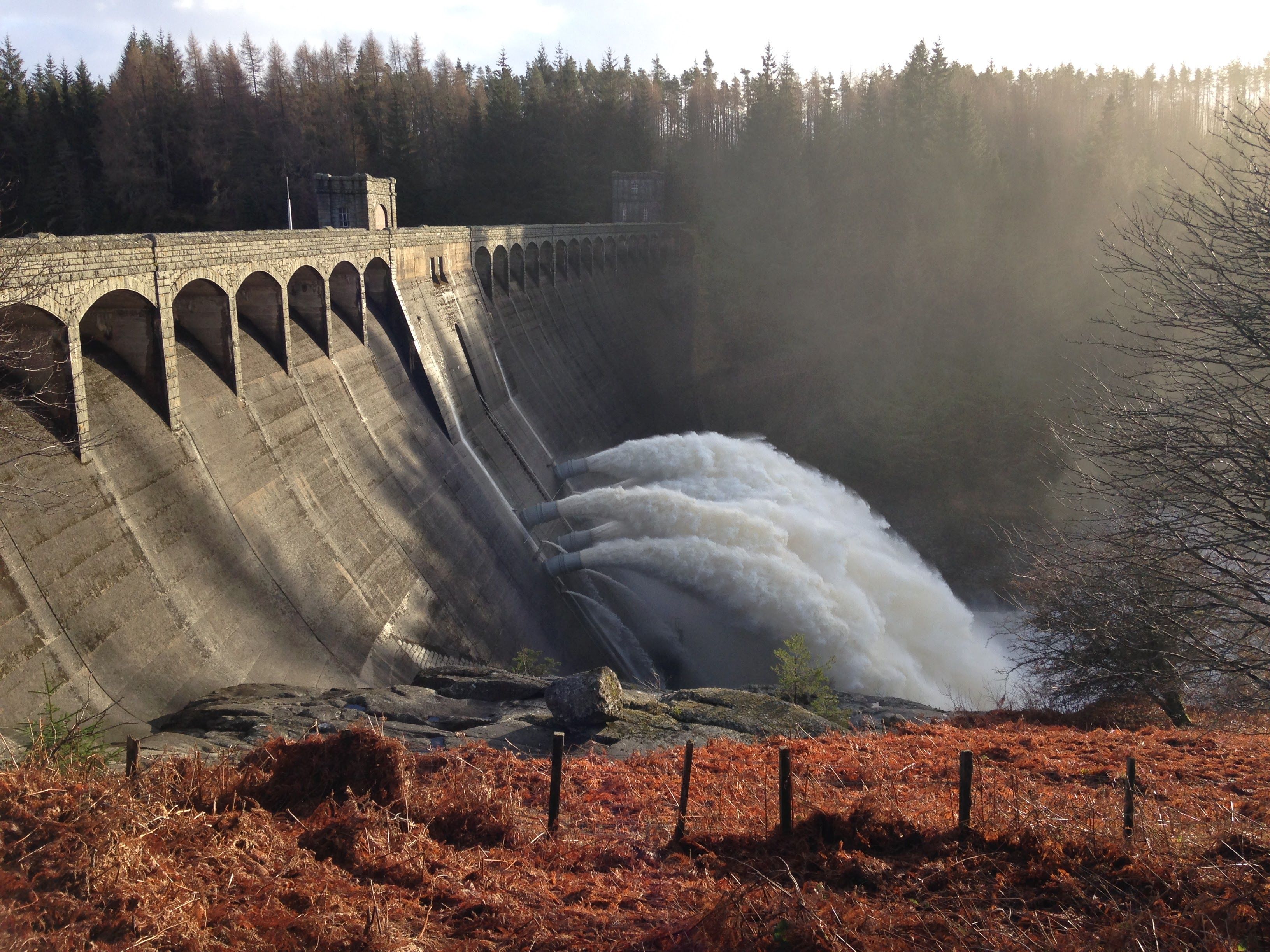 Majestic Scottish Dam with Powerful Water Flow · Free Stock Photo