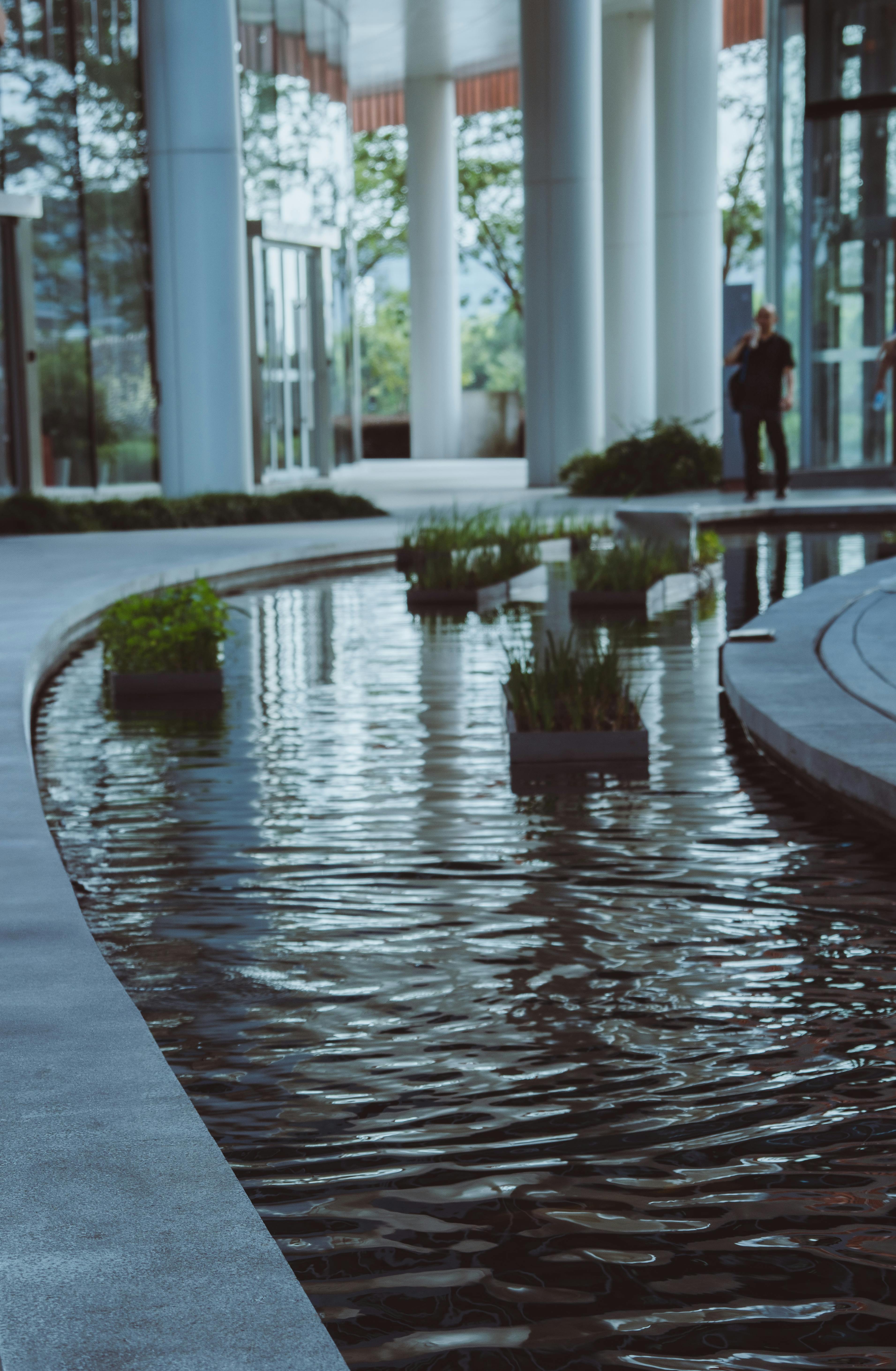 Modern Indoor Water Feature with Architectural Elements · Free Stock Photo