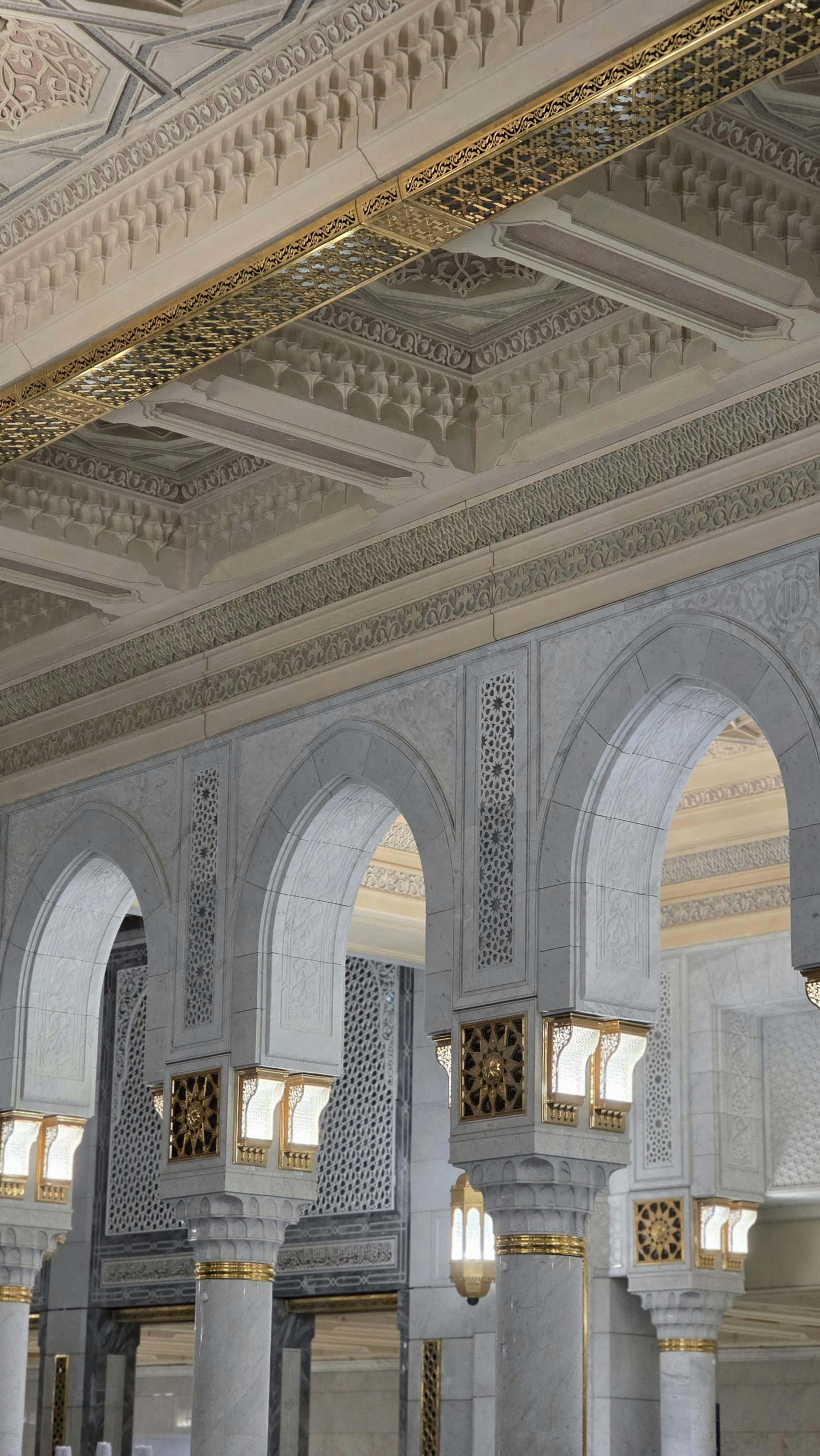 Intricate Islamic Architecture with Arched Ceilings · Free Stock Photo