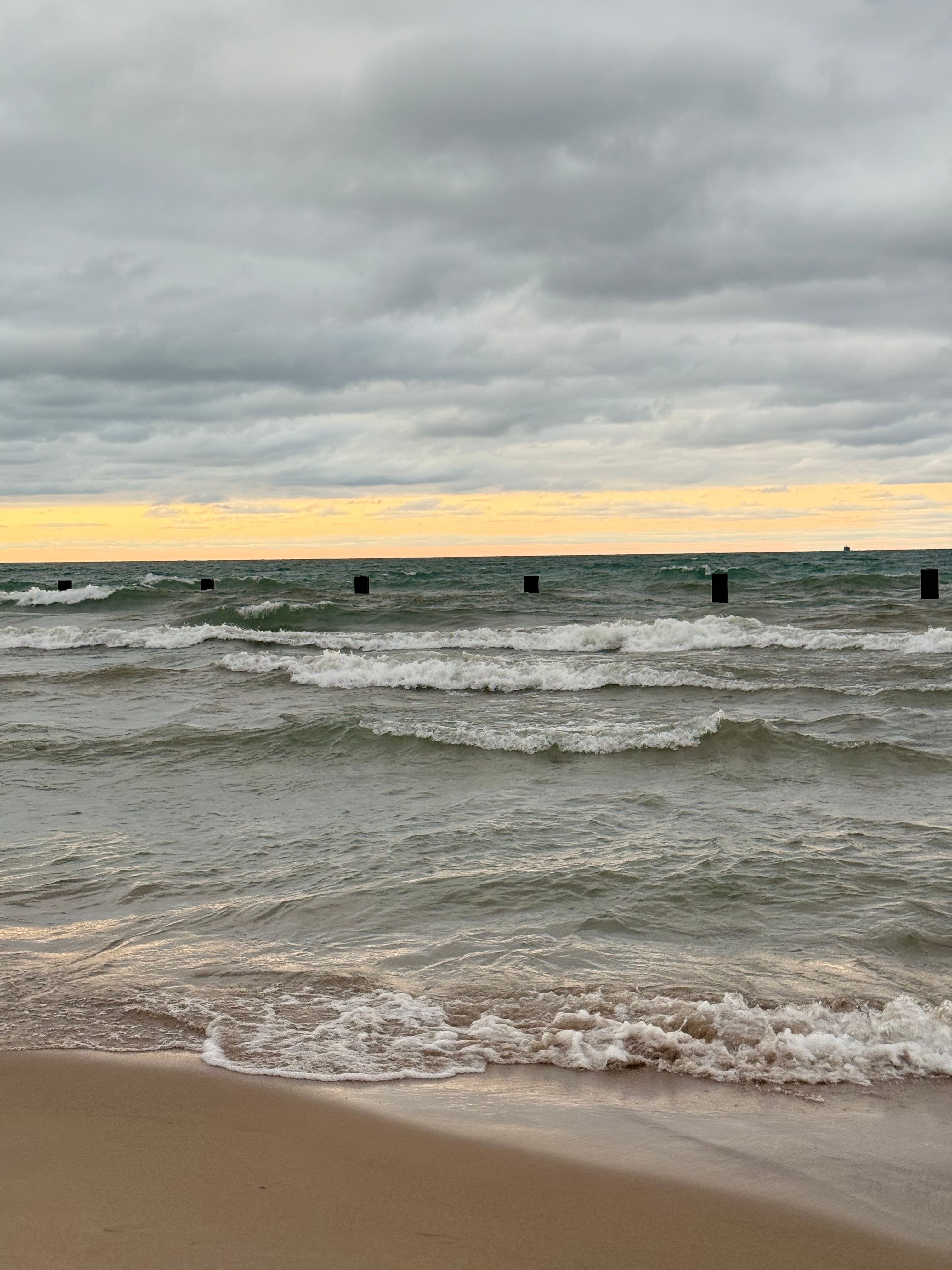 Vibrant Lake Michigan Shoreline at Dawn · Free Stock Photo