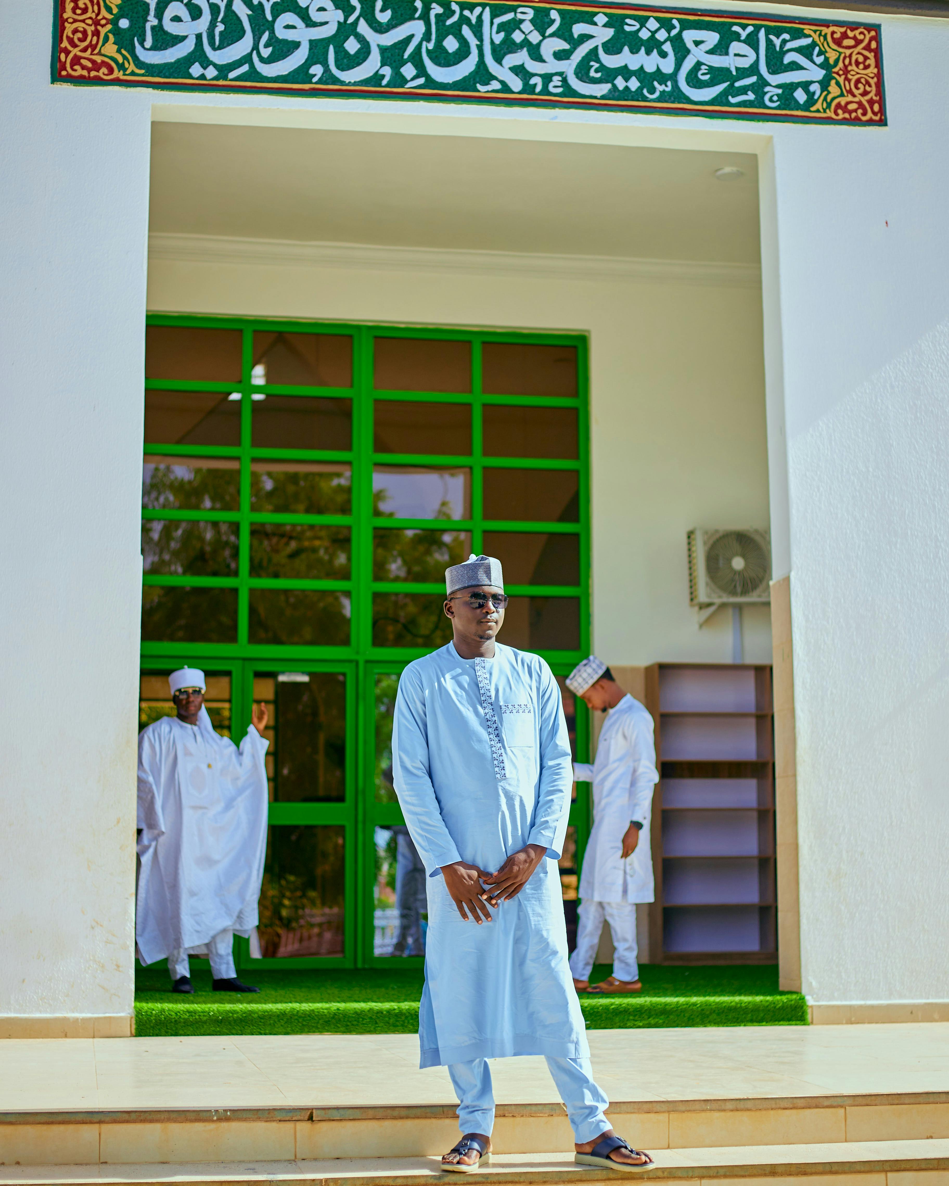 Muslim Man In Sajda Photos, Download The BEST Free Muslim Man In Sajda ...