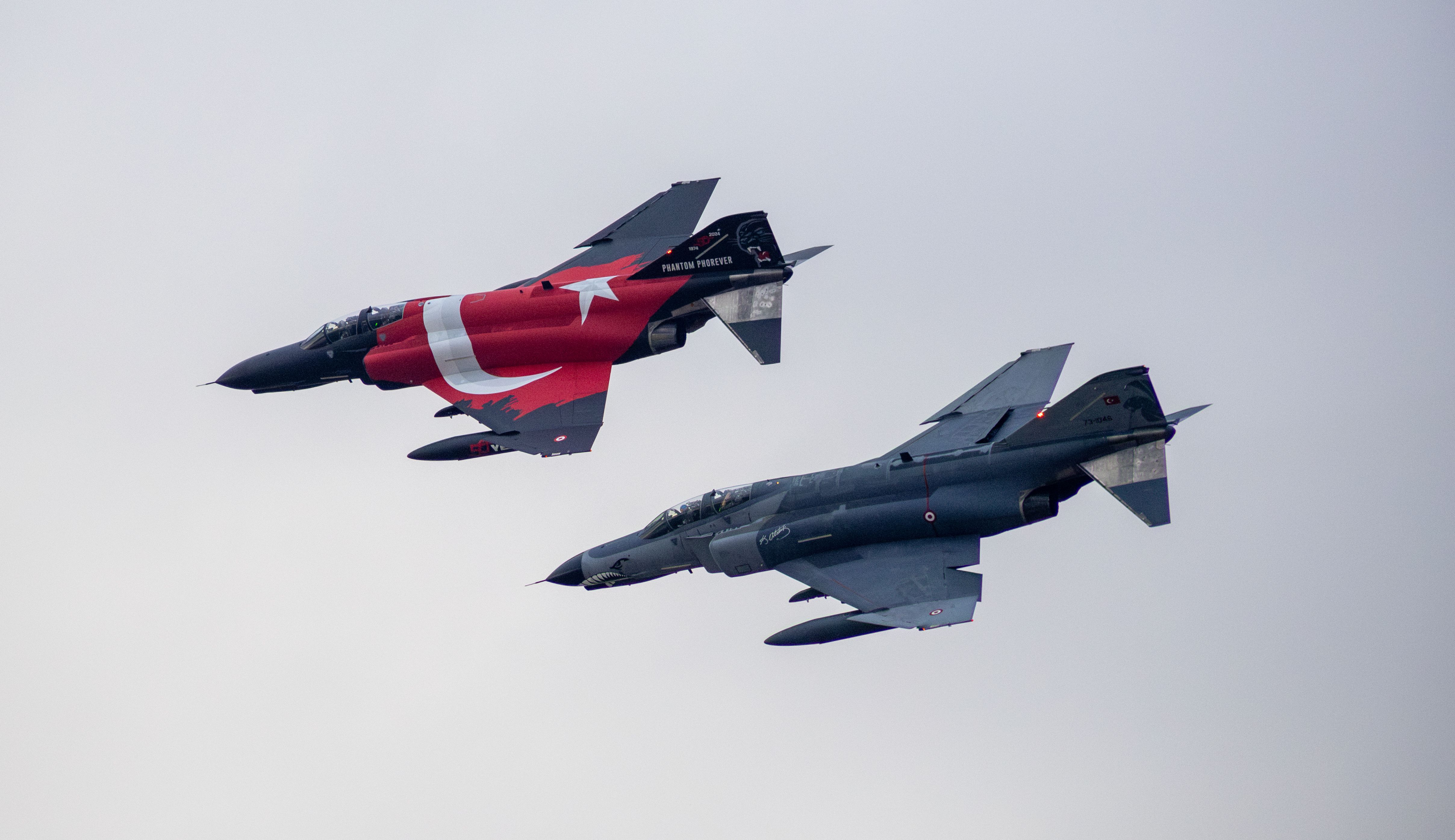 Turkish Military Jets in Formation Flight · Free Stock Photo