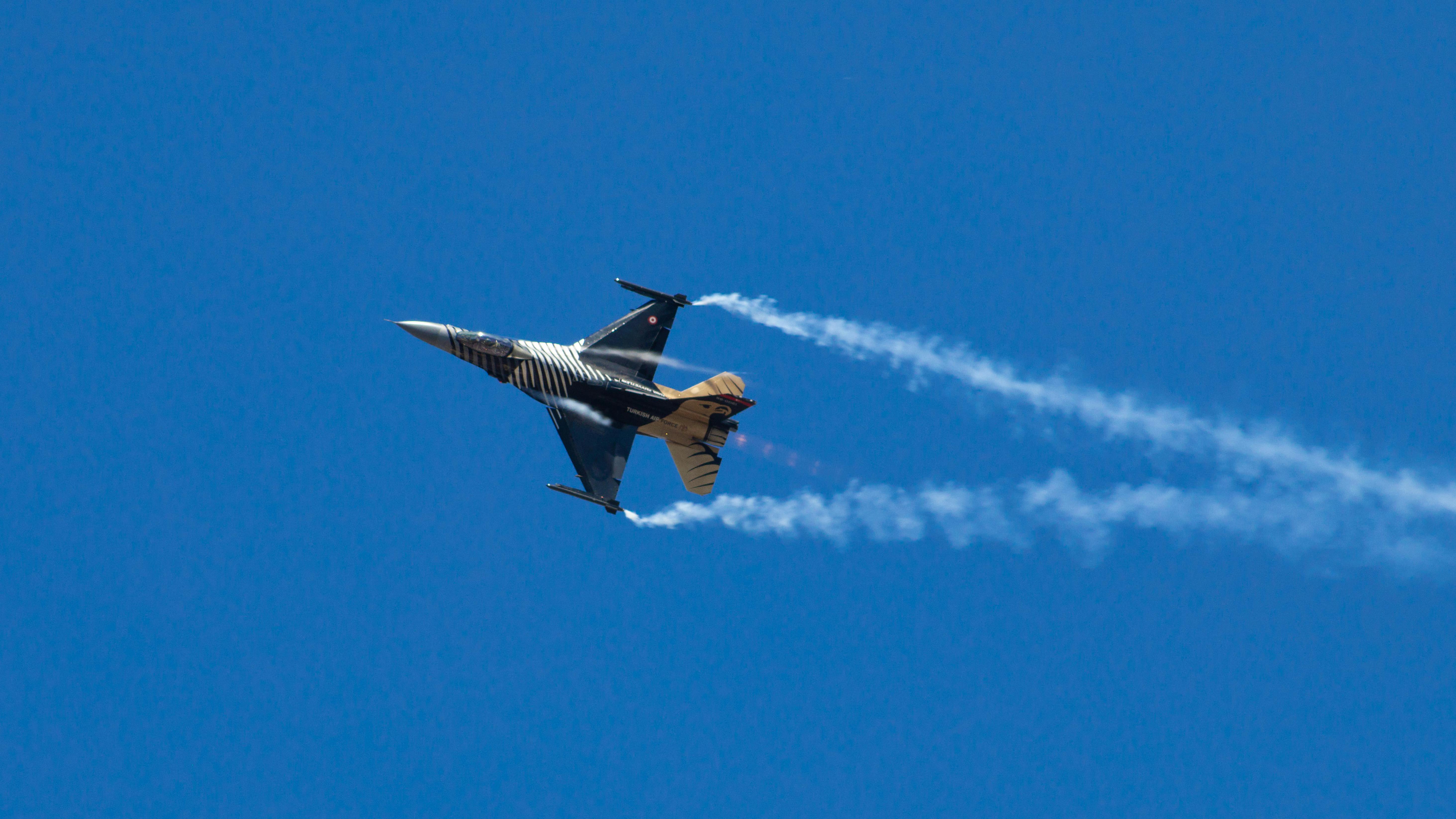F-16 Fighter Jet Performing Aerial Stunt in Sakarya · Free Stock Photo