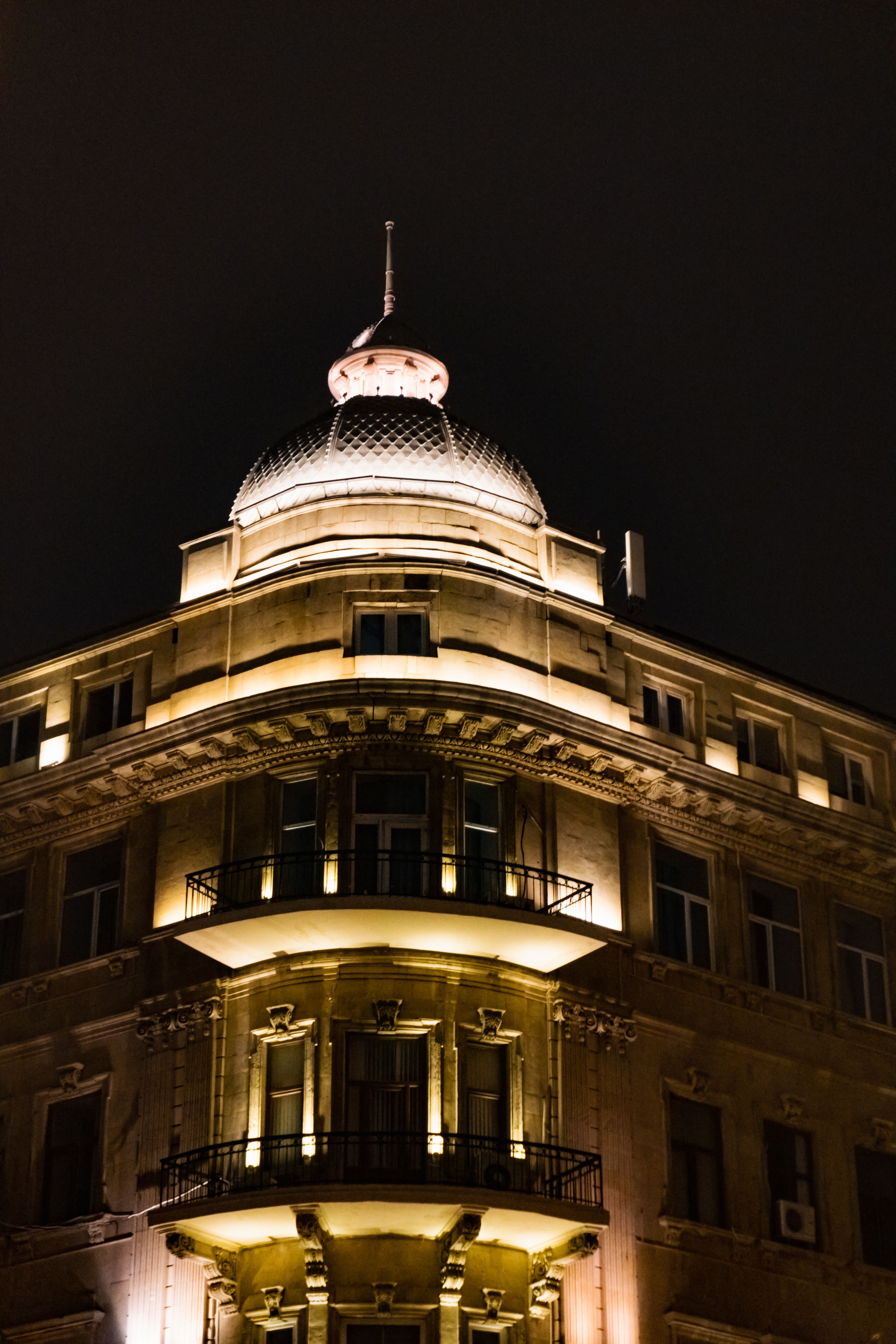 Illuminated Historic Building at Night · Free Stock Photo