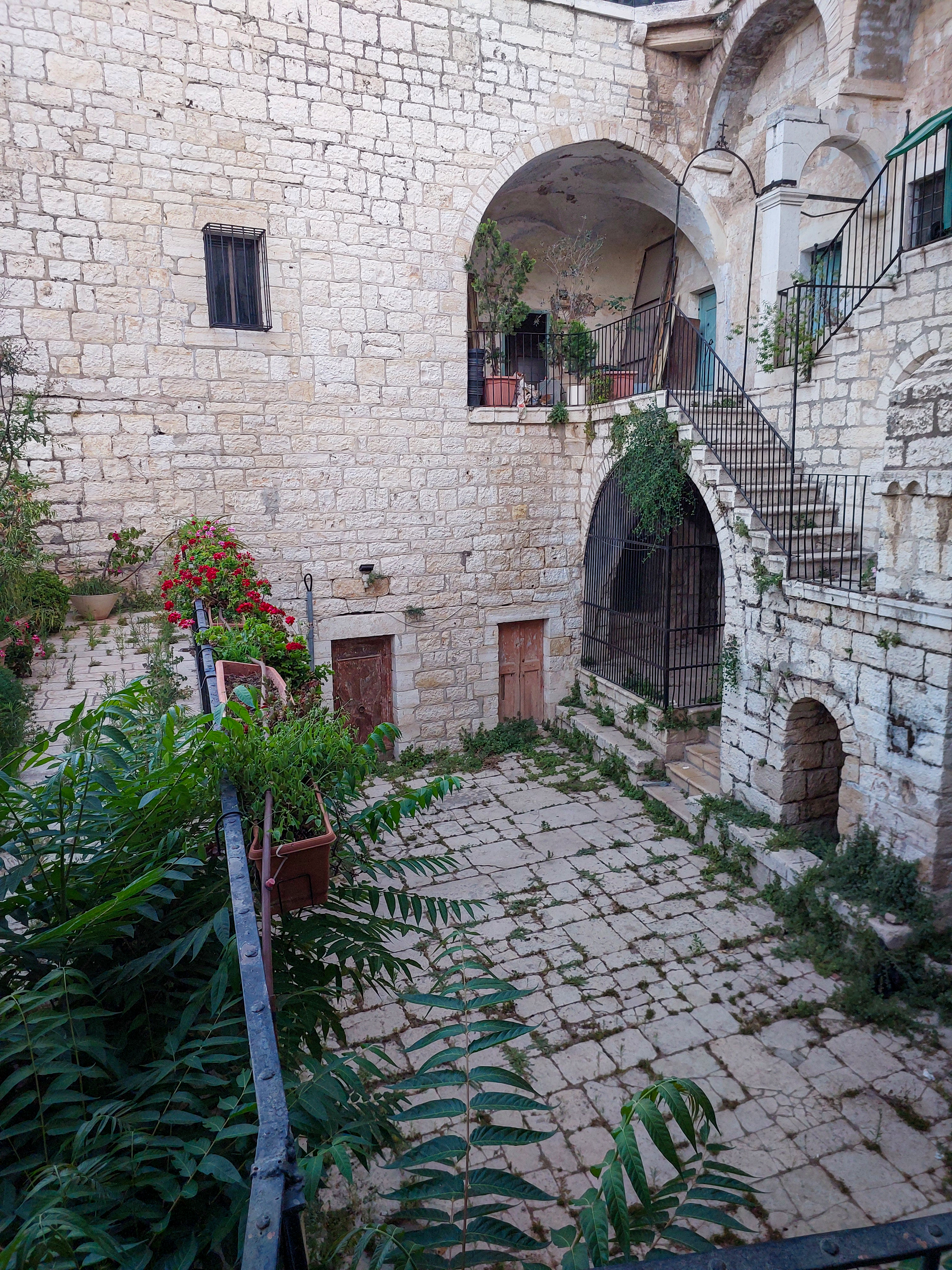 Historic Courtyard in Bethlehem's Old City · Free Stock Photo