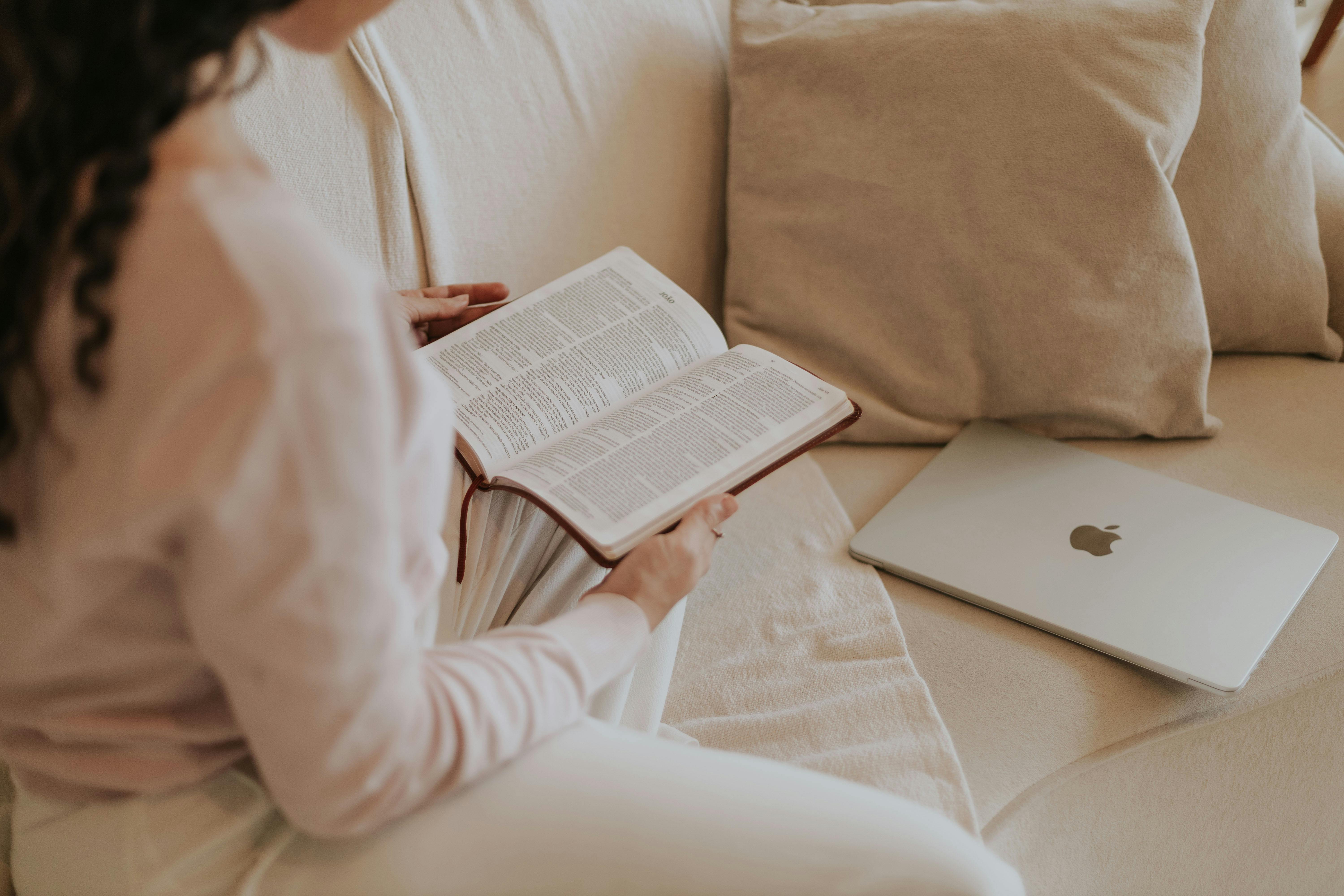 1.000.000+ melhores imagens de Reading Light Dark · Download 100% ...