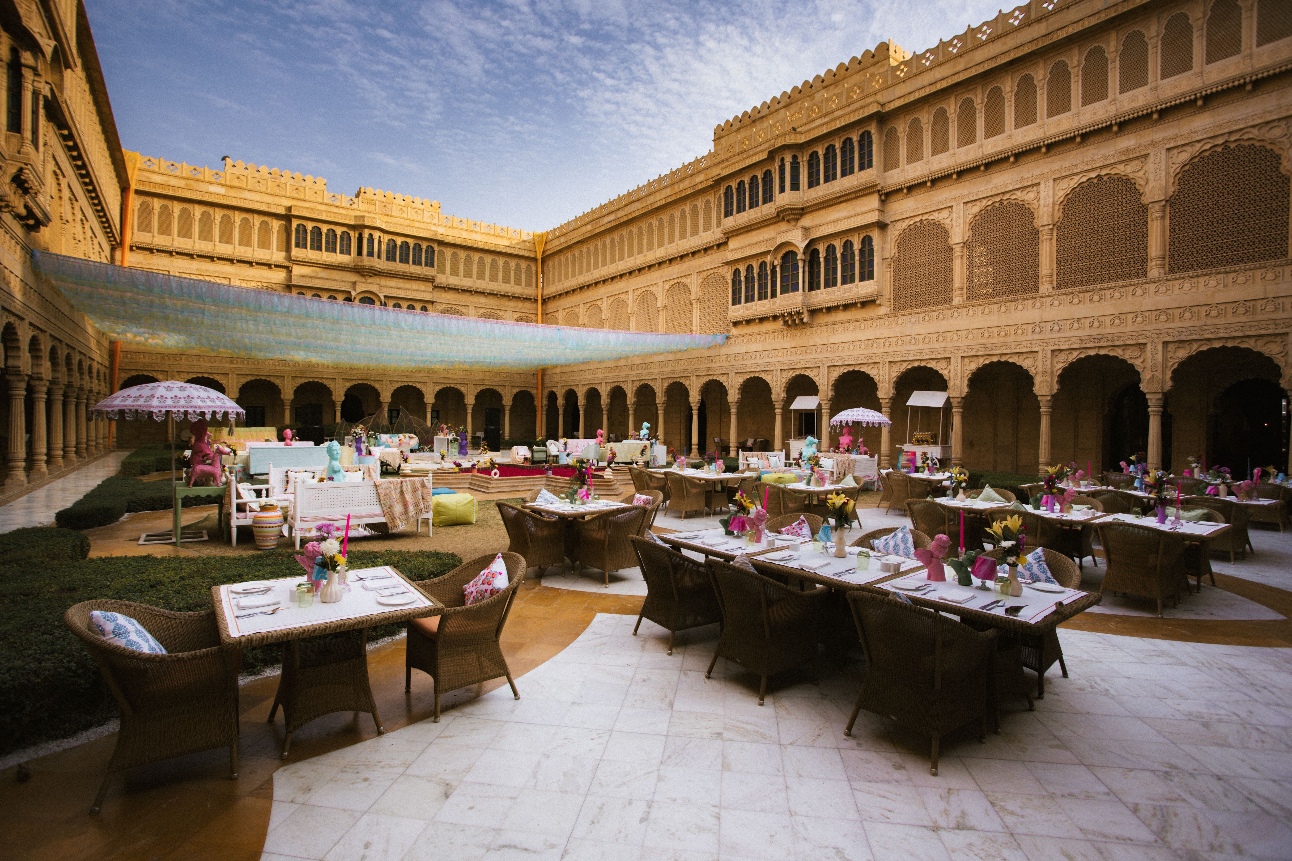 Luxurious Indian Courtyard Dining Experience · Free Stock Photo