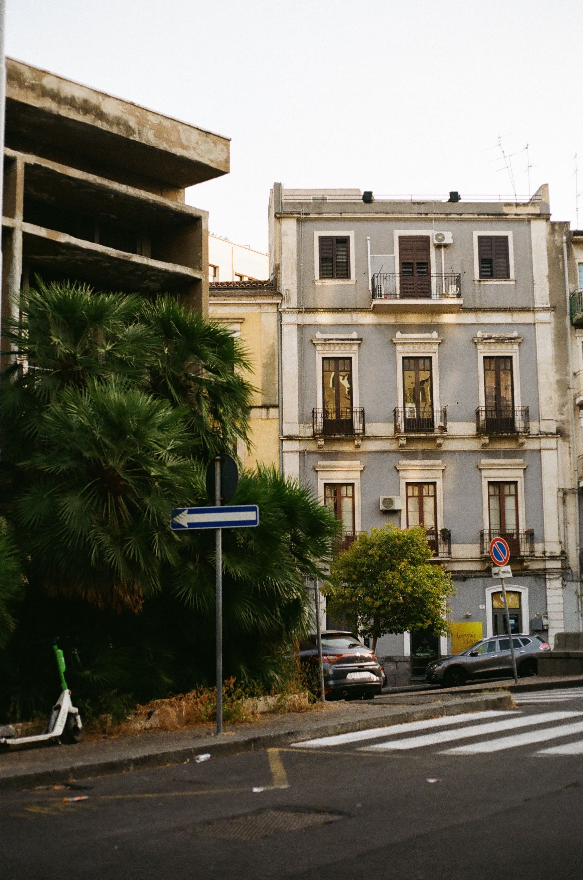 Street Scene in Catania, Sicily at Daytime · Free Stock Photo