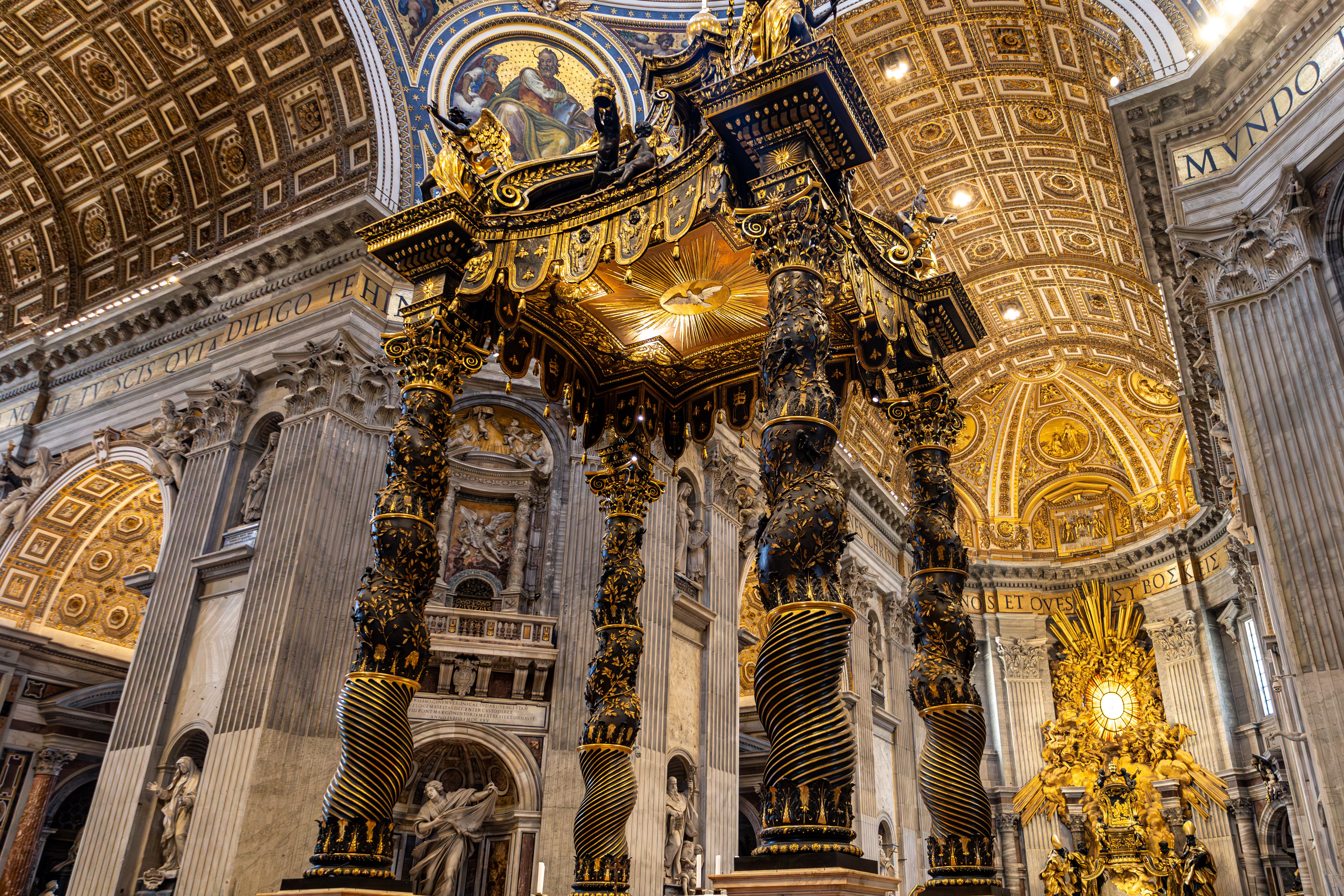 Interior Intrincado De La Basílica De San Pedro Del Vaticano · Foto de ...