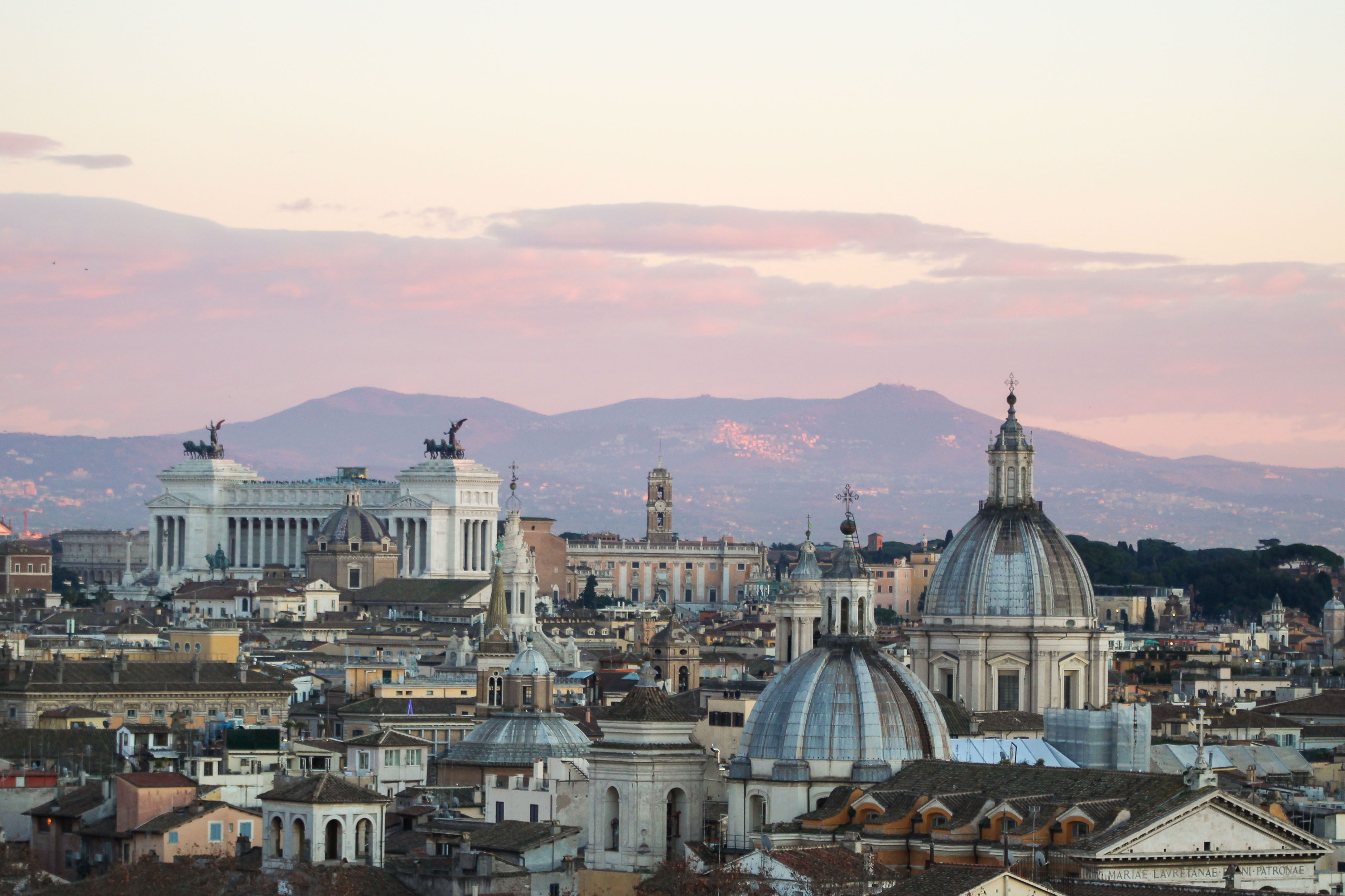Scenic Rome Skyline with Historic Landmarks · Free Stock Photo